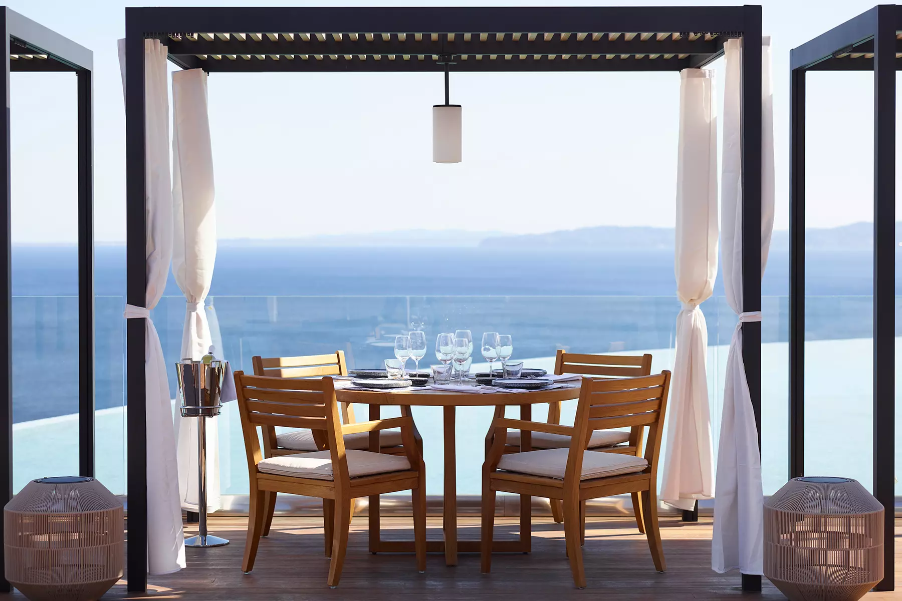 Главный ресторан Infinity Pool Destination Dining в Angsana Corfu