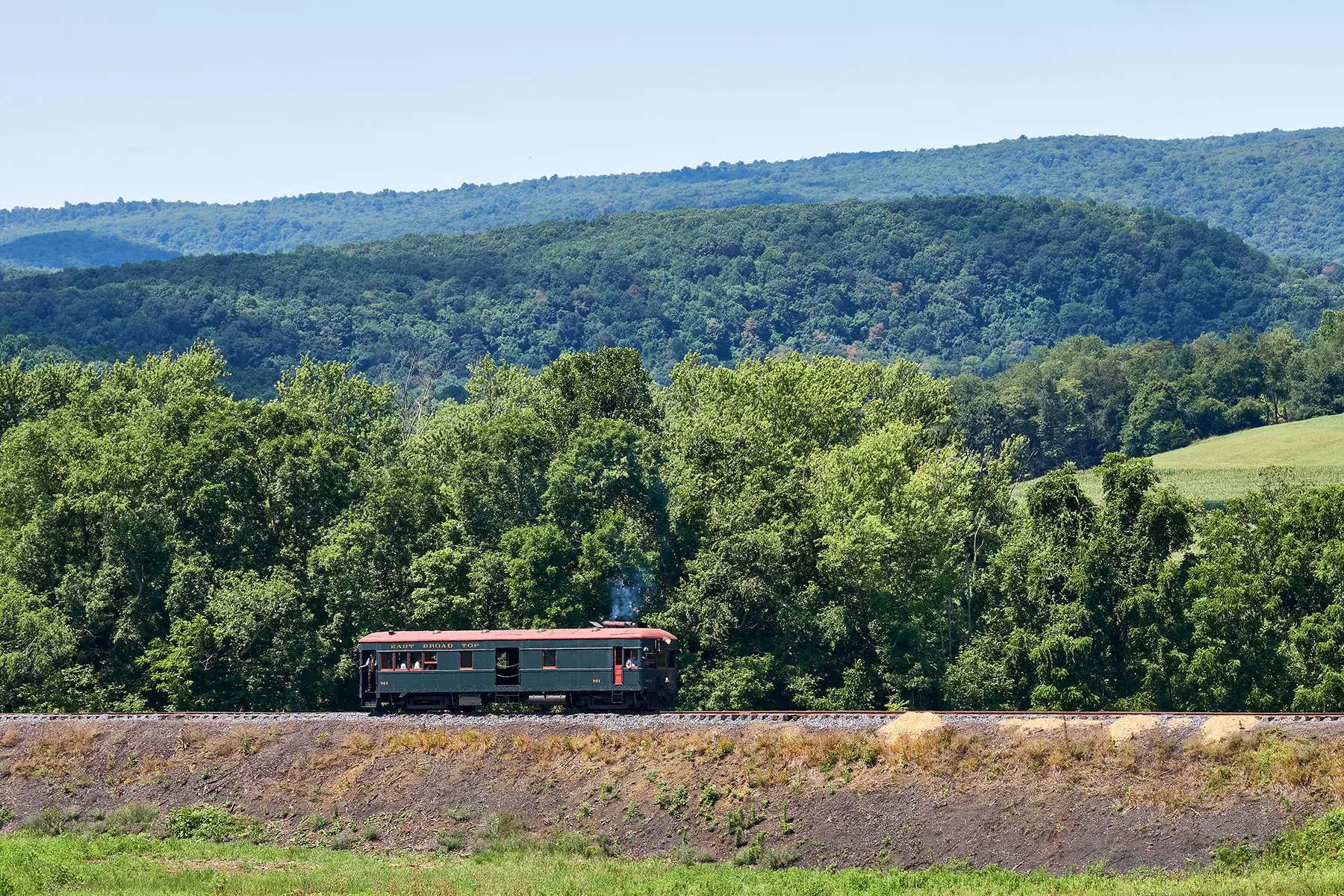 Ekialdeko Broad Top Railroad trenean ibiltzen da