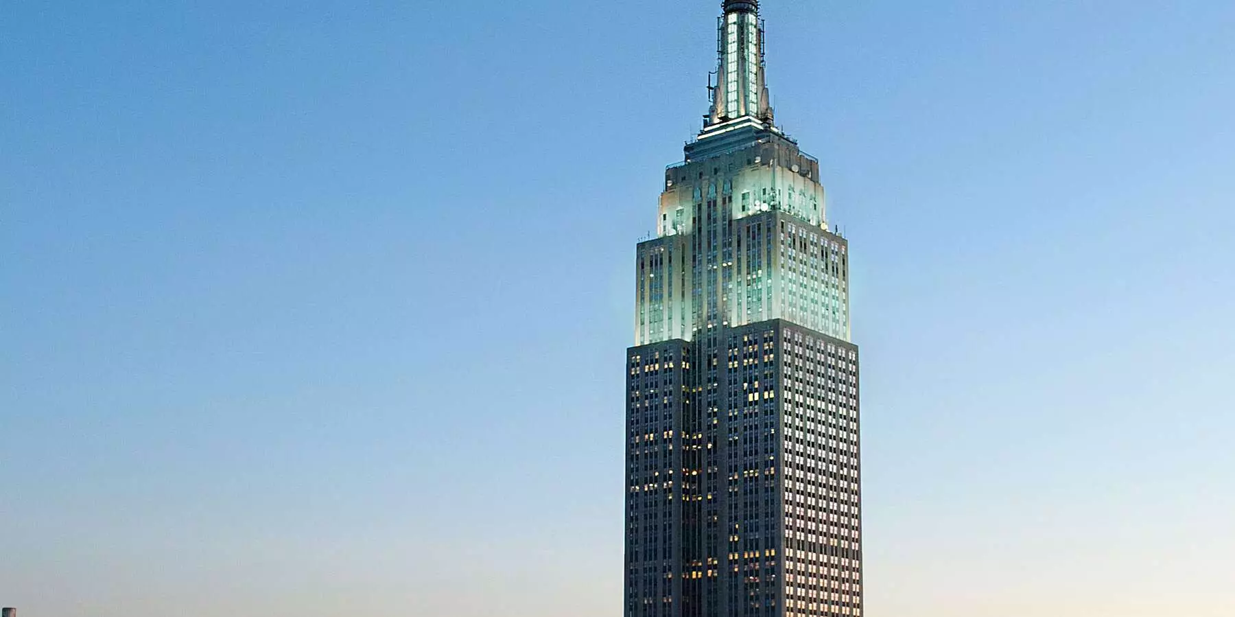 Den Empire State Building organiséiert seng éischt Moudeshow