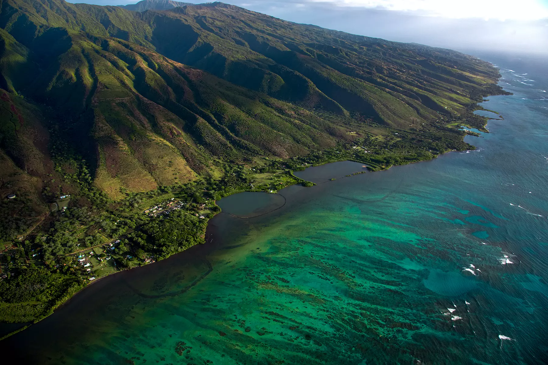 Molokai sahili və dağının havadan görünüşü, Havay
