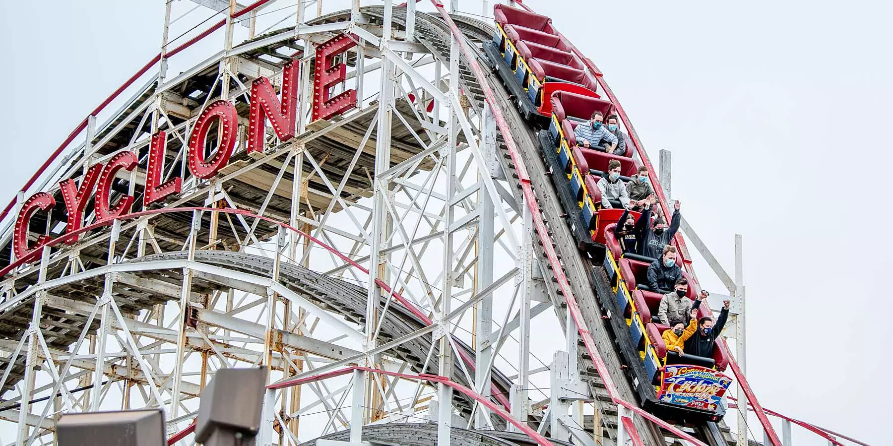 Parki rozrywki na Coney Island otwarte po 529-dniowym zamknięciu z powodu COVID-19