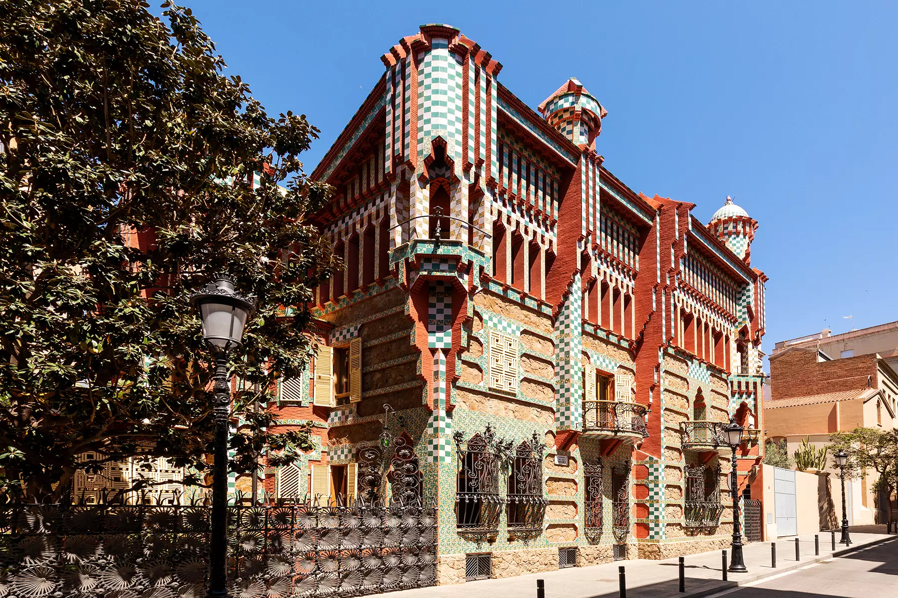 החלק החיצוני של Casa Vicens בברצלונה