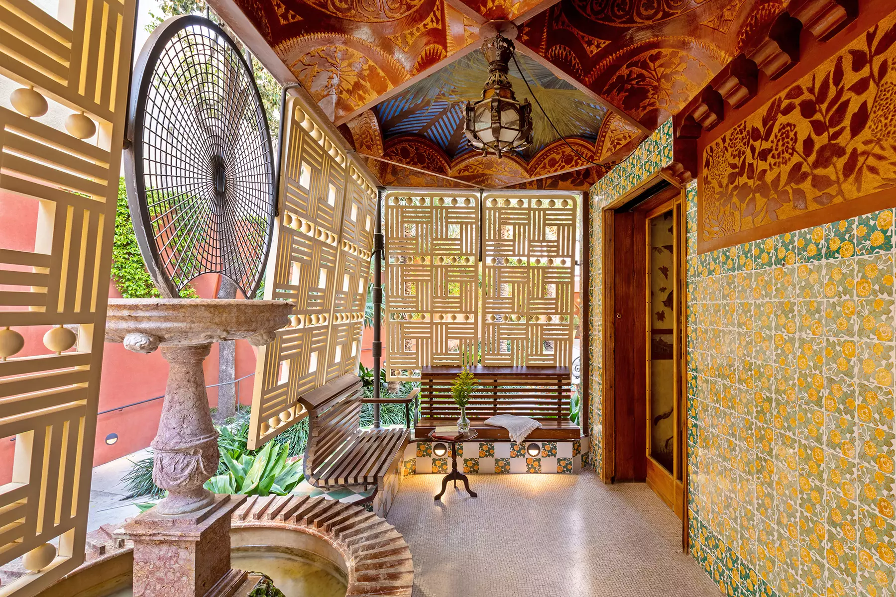 Casa Vicens ۾ داخل ٿيل پيٽيو