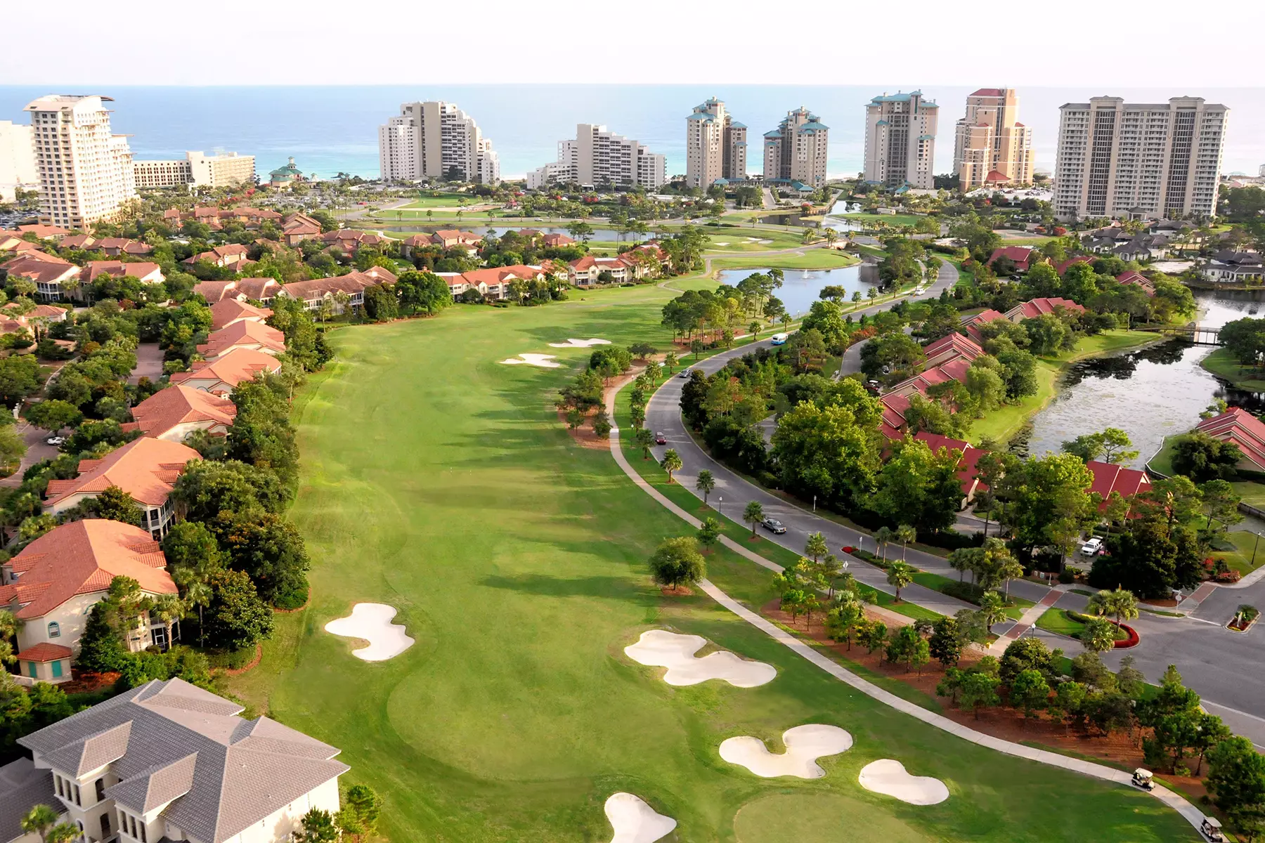 Vista aérea do campo de golfe no Sandestin Golf and Beach Resort