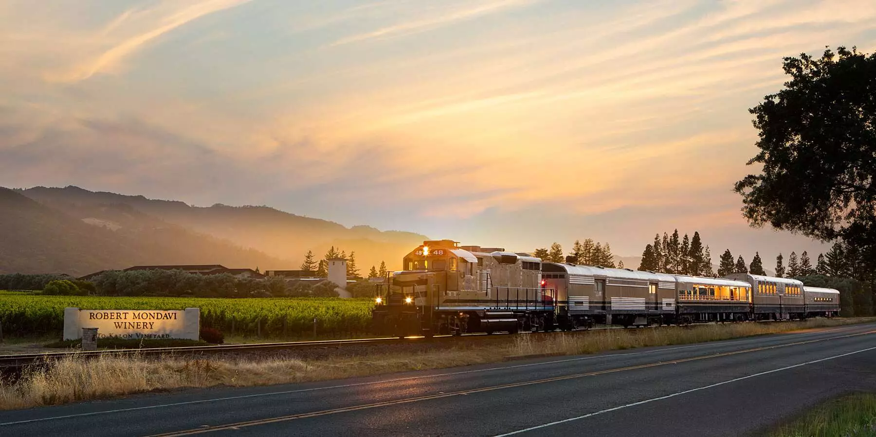 Detta ikoniska California Wine Country Train lägger till en lyxig High Tea-upplevelse