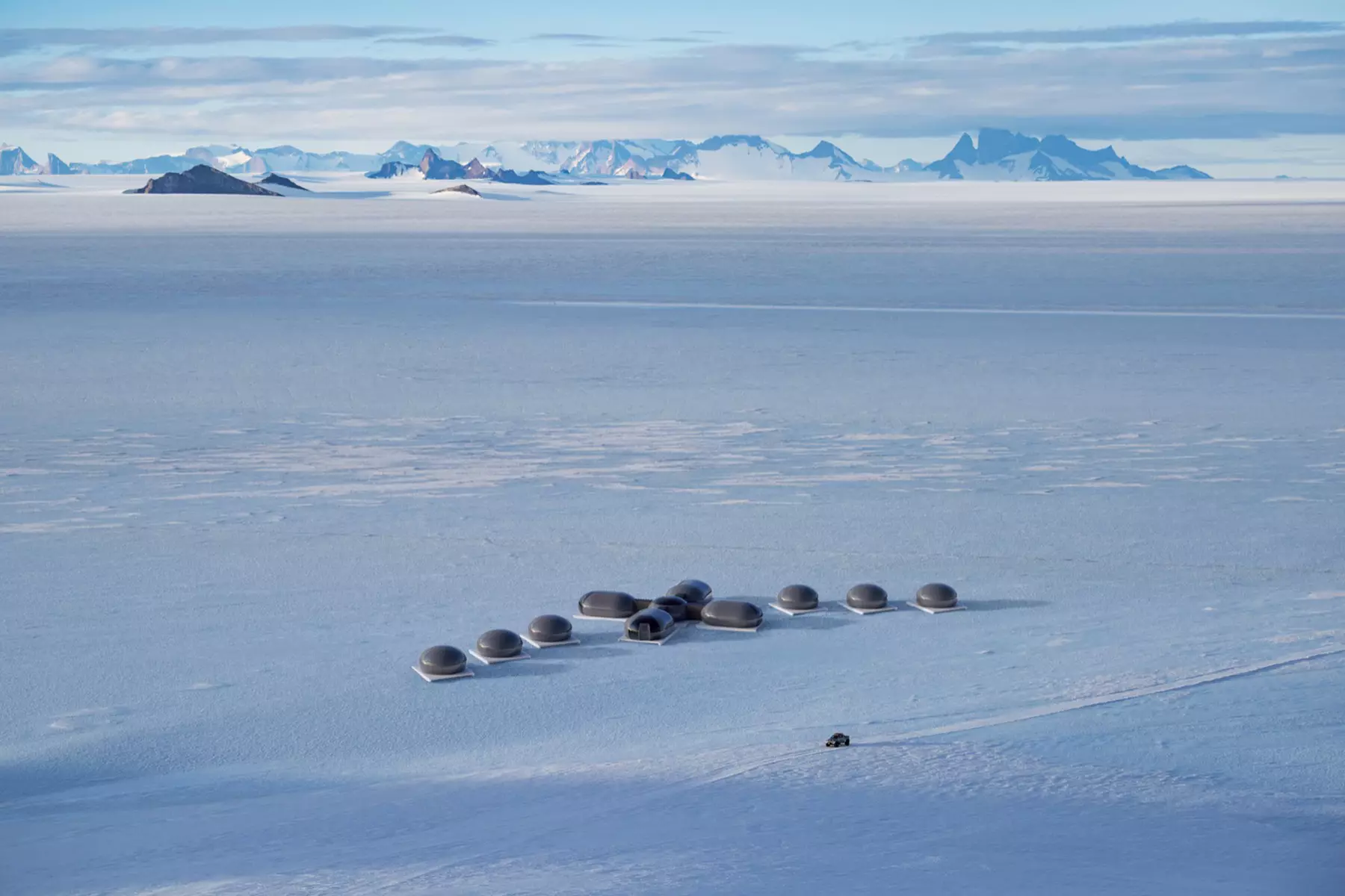 Выгляд з паветра на Белую пустыню Антарктыды