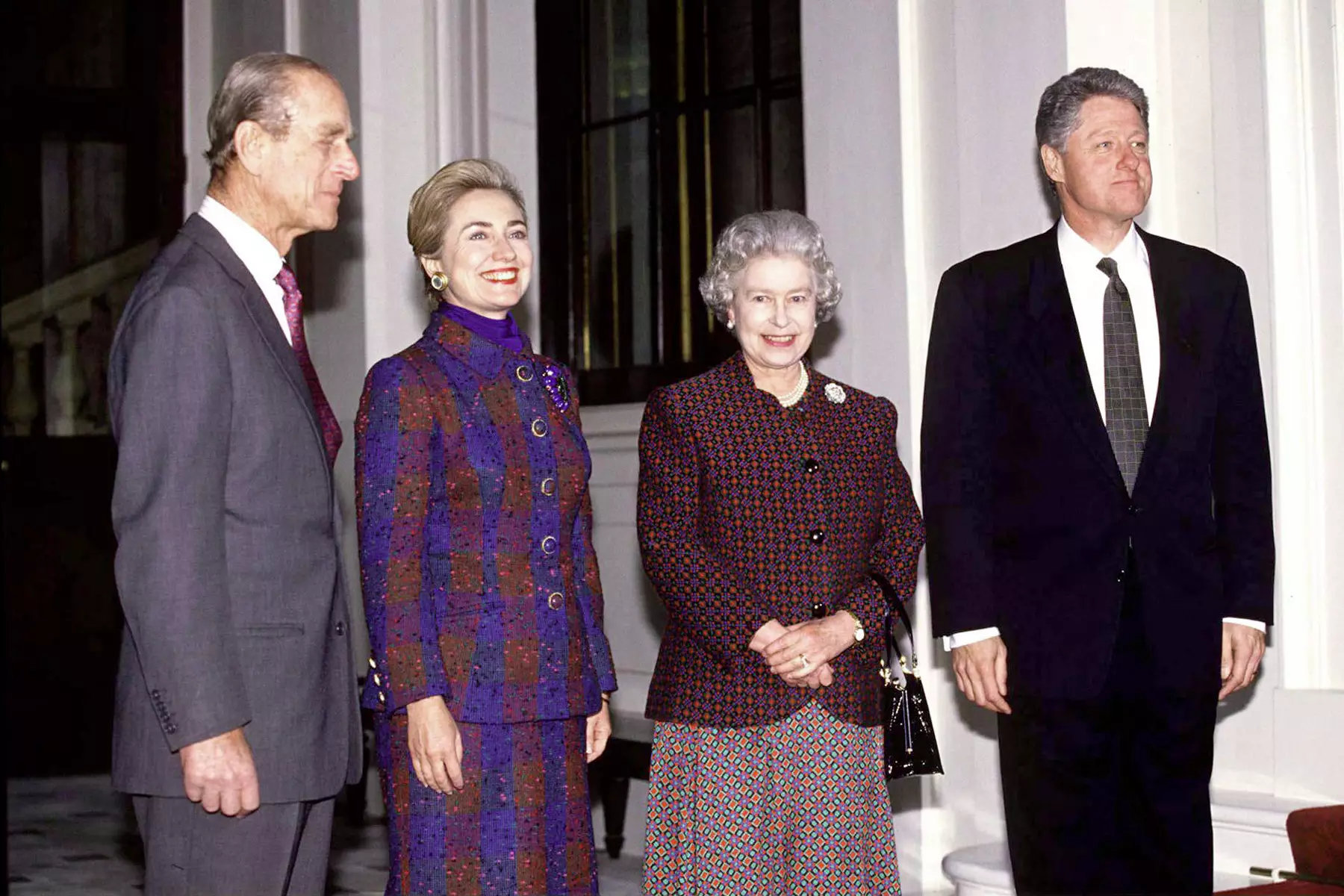 A rainha e o príncipe Philip com o presidente Bill Clinton e sua esposa Hillary no Palácio de Buckingham em 1995