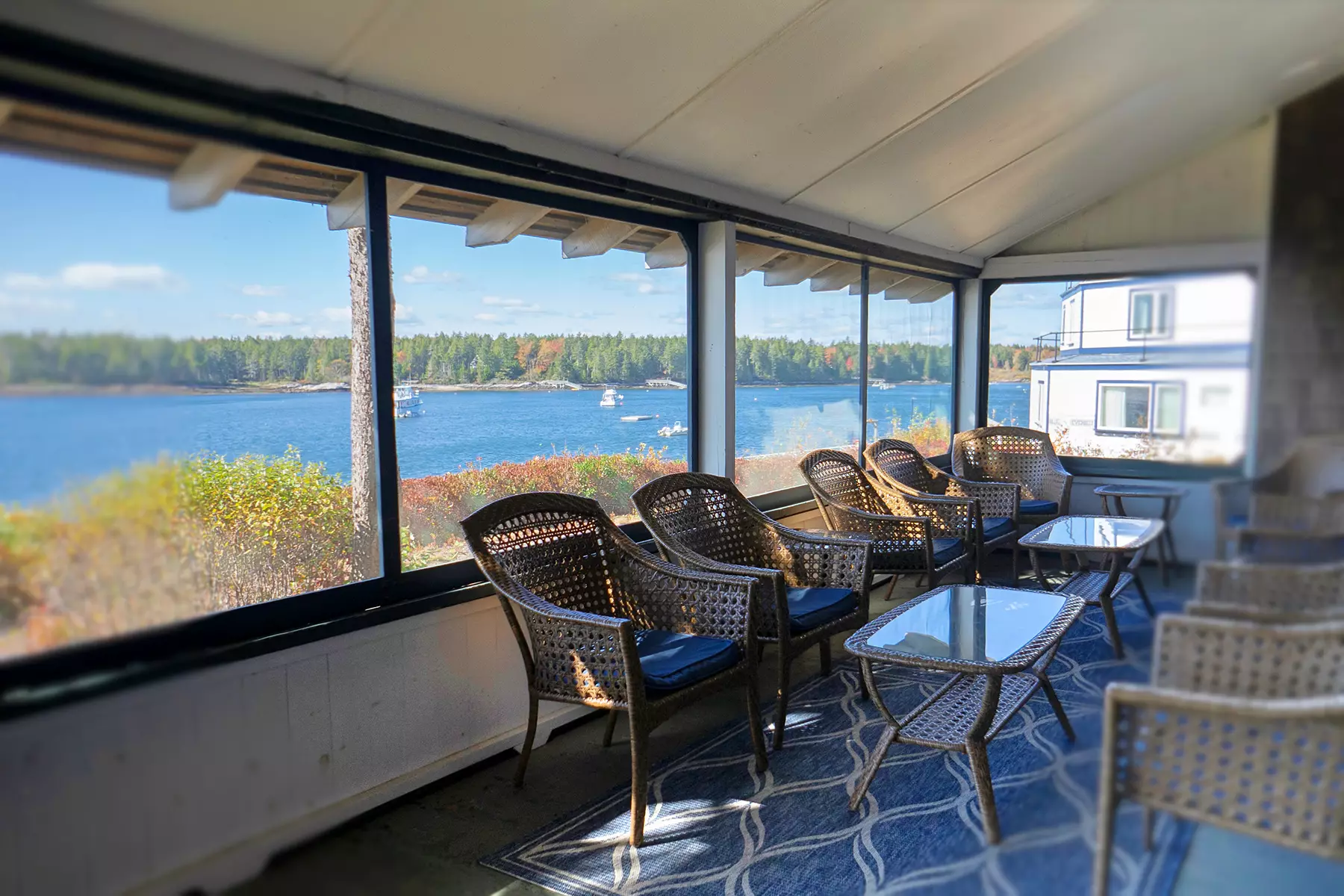 HVC Screen Porch LH Blick auf das Wasser im Sebasco Harbor Resort