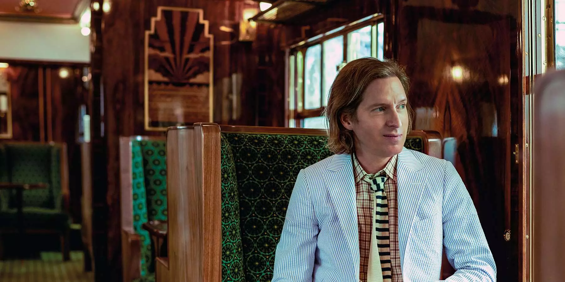 Belmond သည် အင်္ဂလန်တွင် Wes Anderson ဒီဇိုင်းထုတ်ထားသည့် ခေတ်ဟောင်းရထားတွဲကို စတင်ပြသခဲ့သည်။