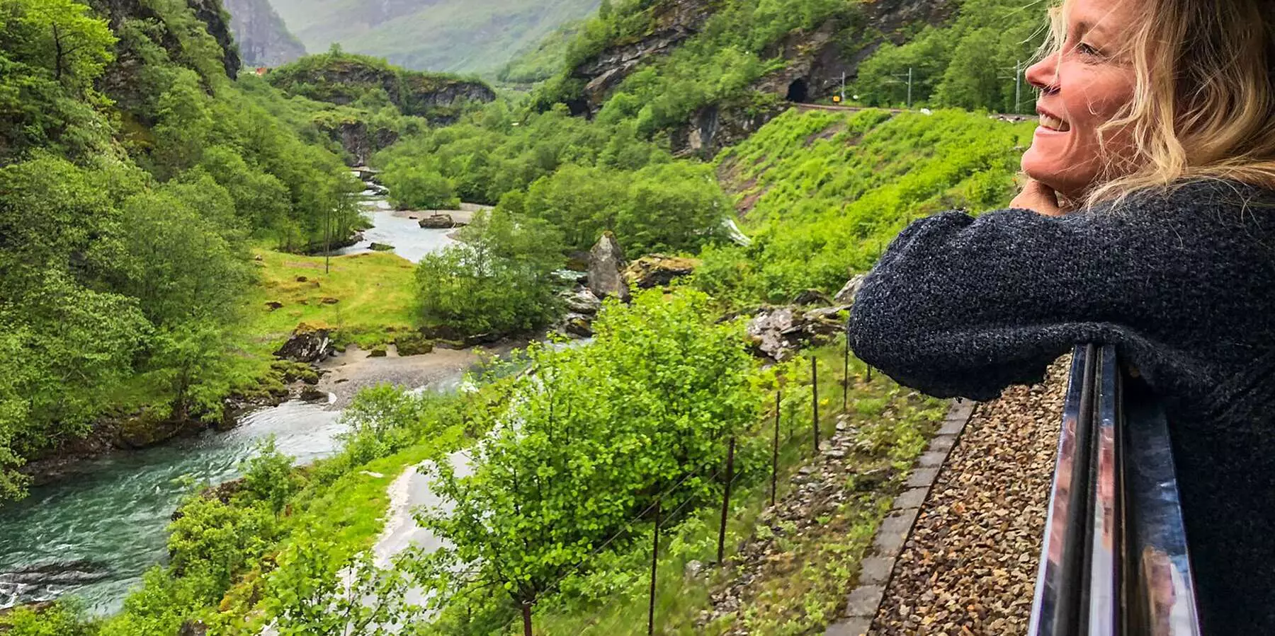 Þessi lestarferð fer með þig í gegnum heimskautsbauginn undir miðnætursólinni