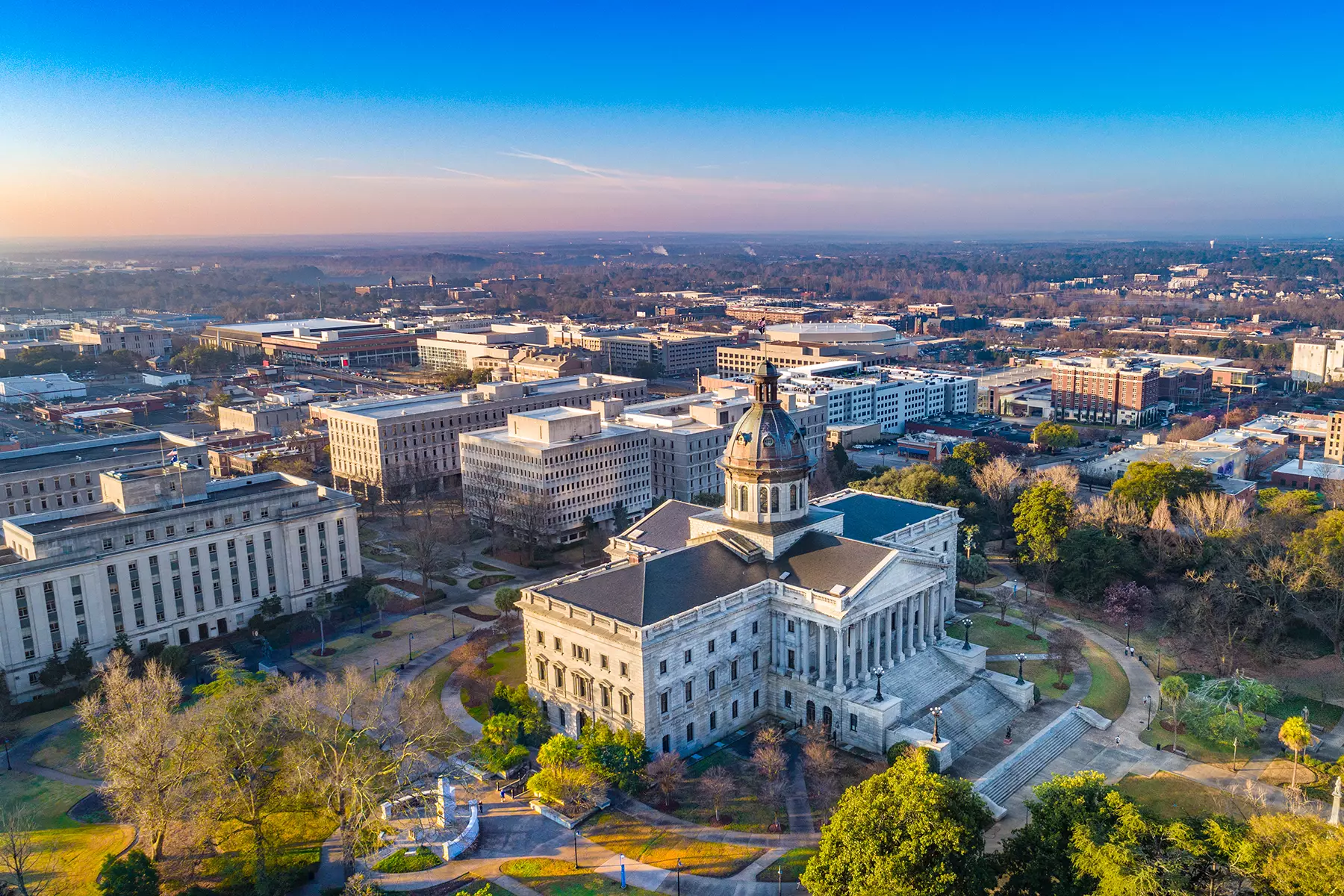 Drohnen-Luftaufnahme der Innenstadt von Columbia, South Carolina, USA