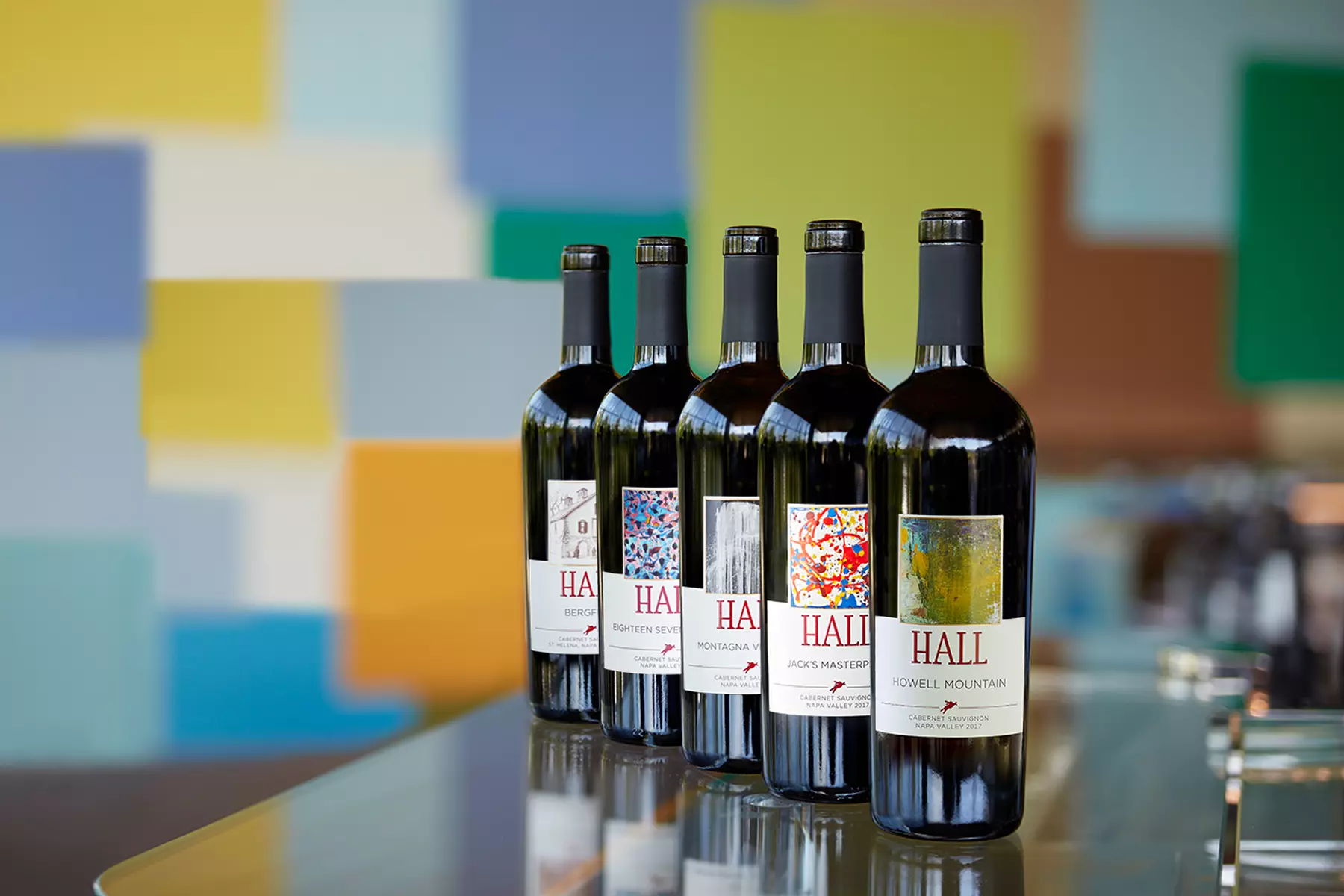 5瓶來自HALL wines的葡萄酒