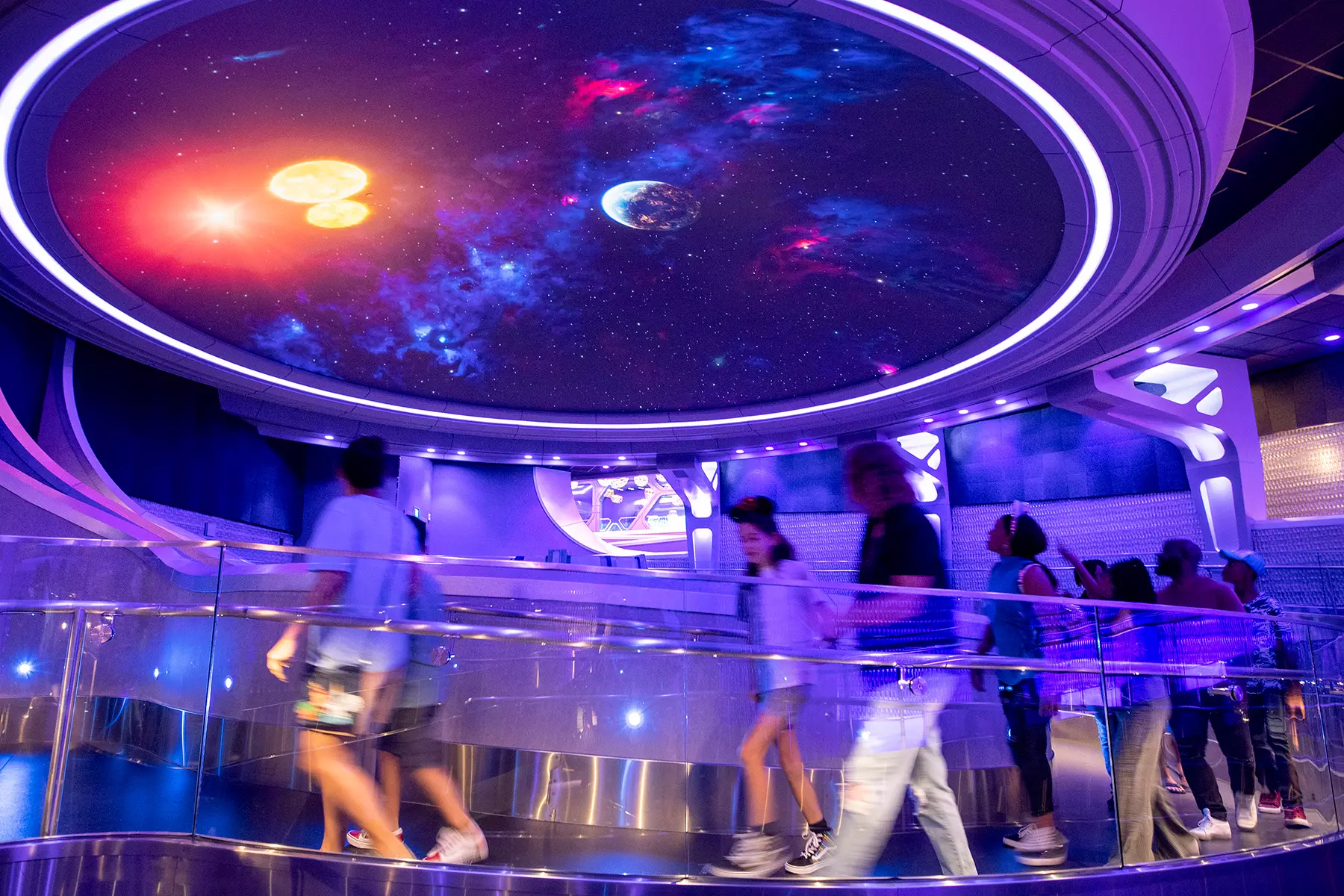 EPCOT қонақтары Галаксарийге Guardians of Galaxy: Cosmic Rewind тәжірибесінің бөлігі ретінде келеді.