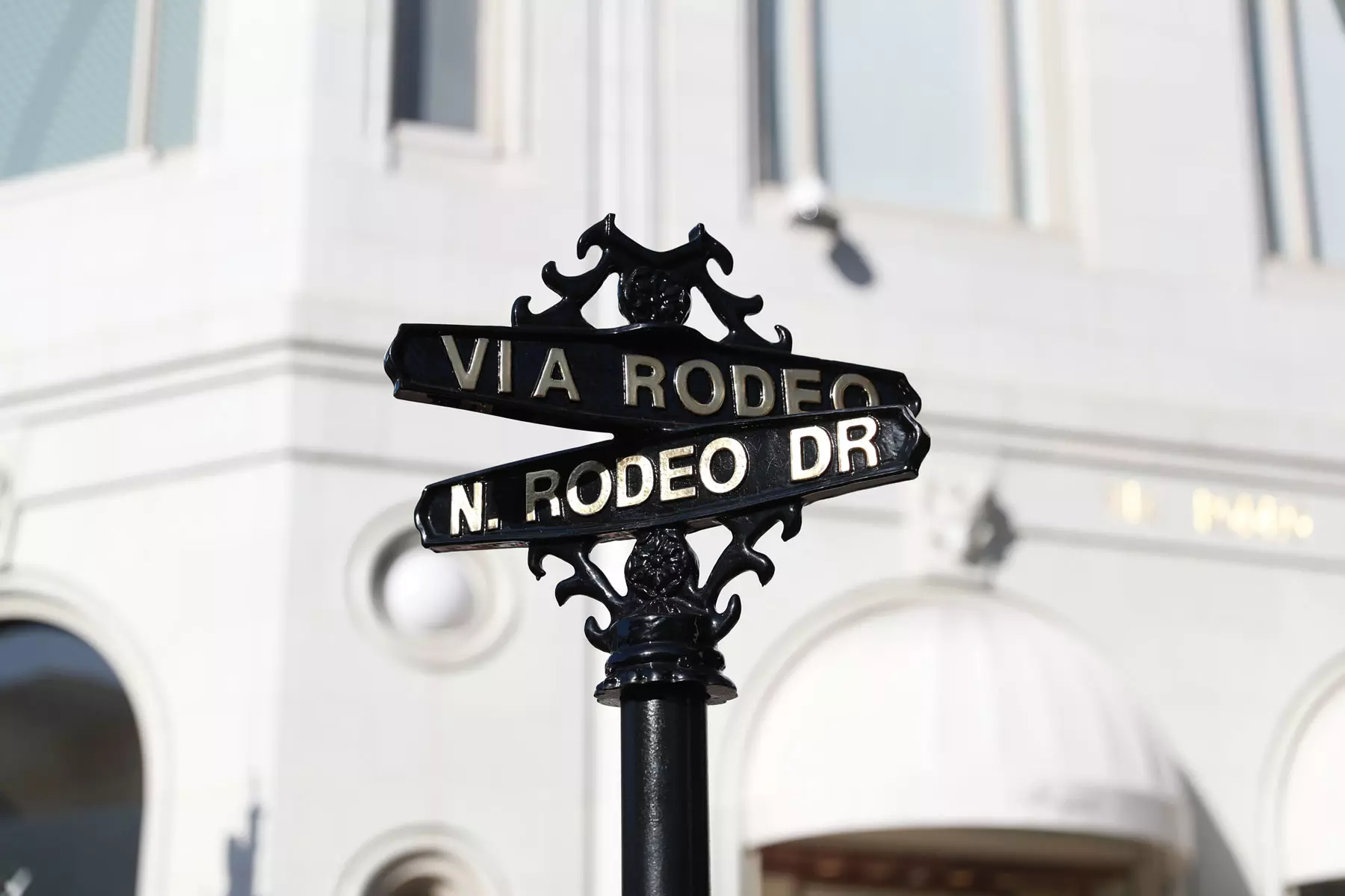 Zizindikiro za msewu wa Rodeo Drive ku Los Angeles