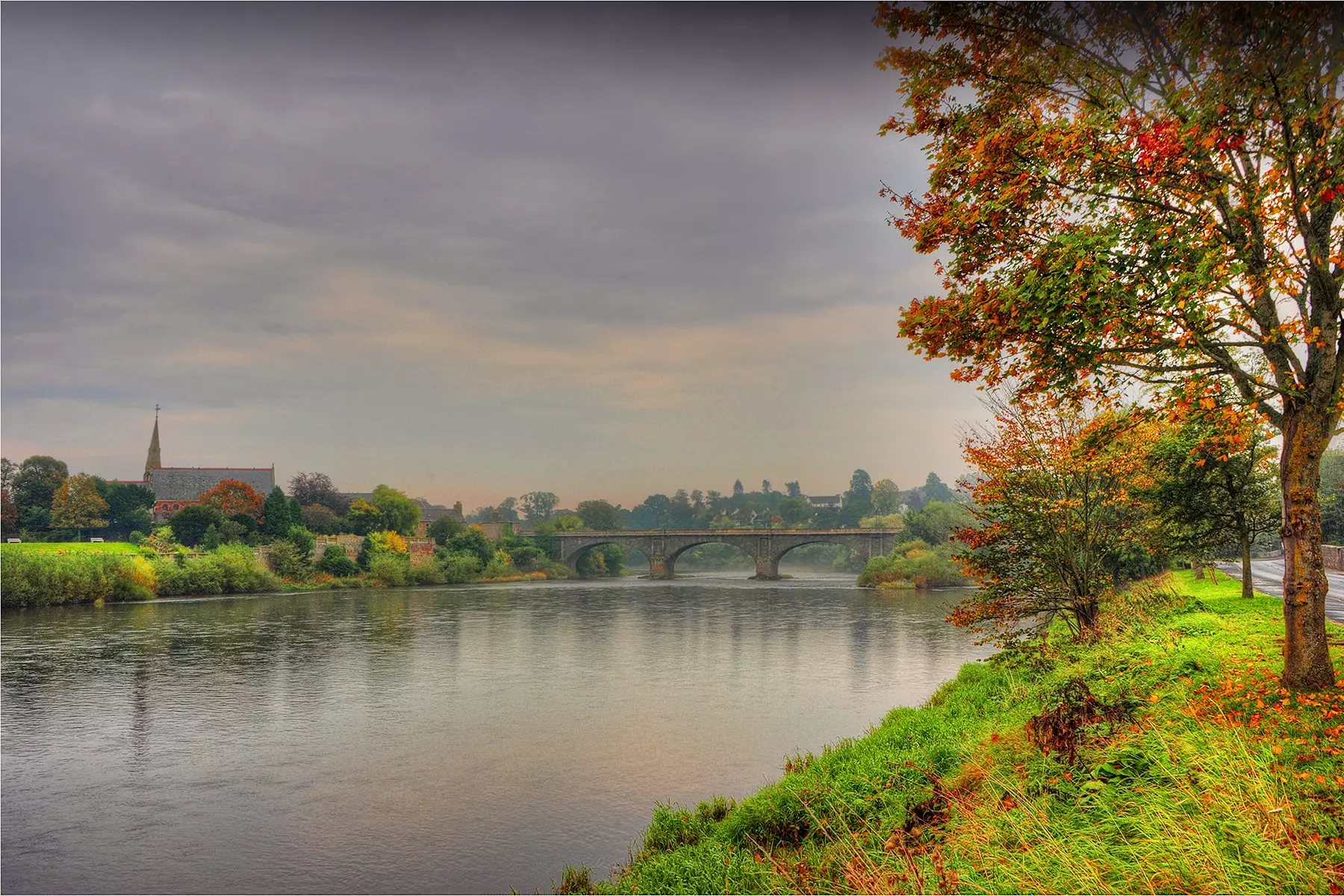 Der Fluss Tweed bei Kelso, einer kleinen Stadt in der schottischen Grenzregion.