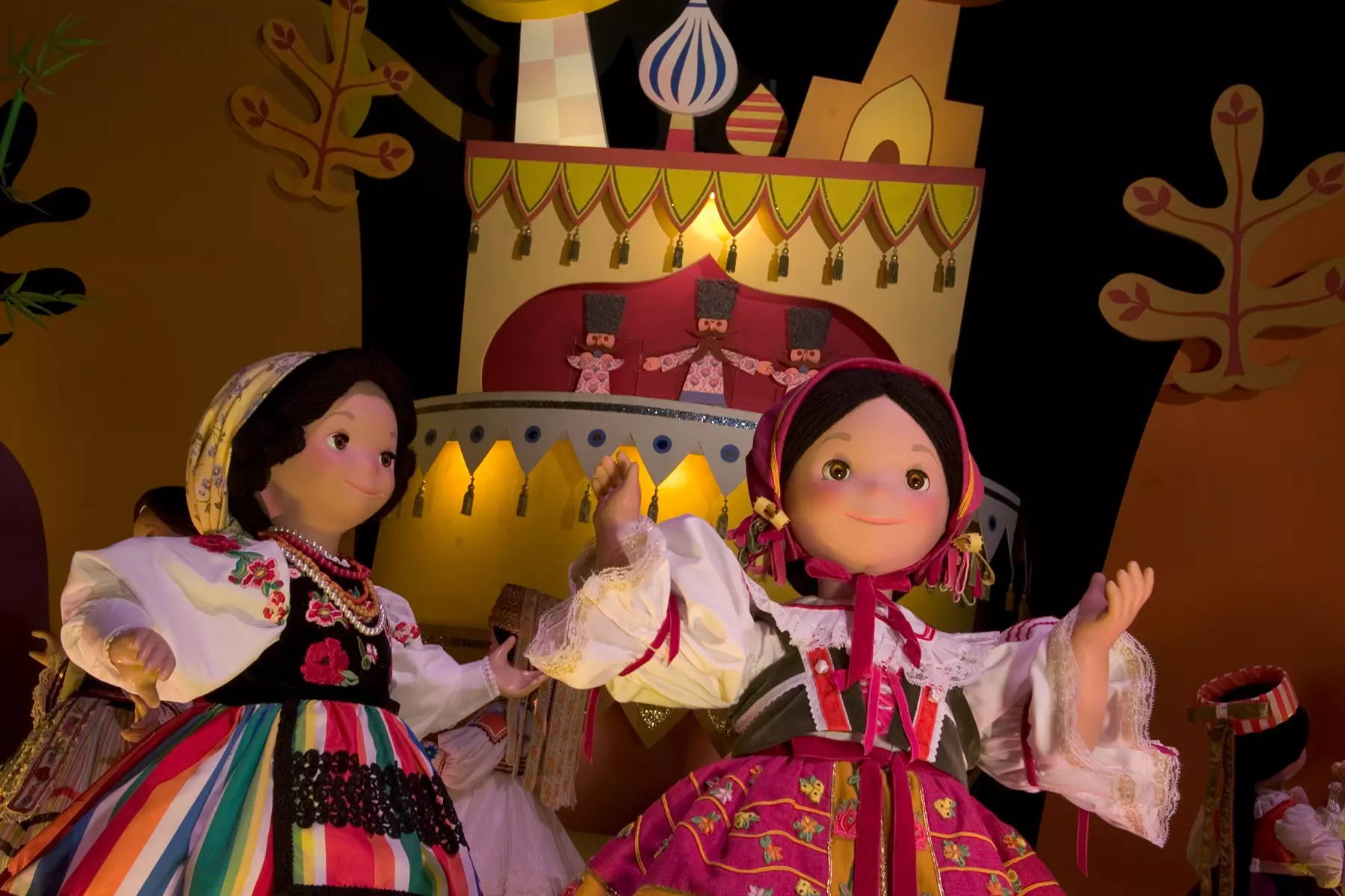 Video TikTok Mendedahkan Bagaimana 'It's a Small World' Disney Menjadi Seram Selepas Gelap 1779_1