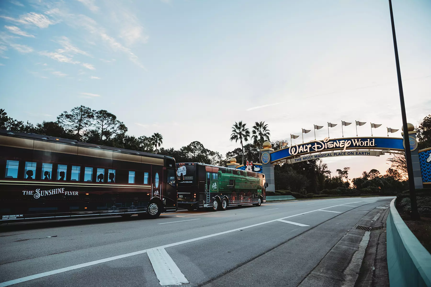 Sunshine Flyer Bus Company veturas al Walt Disney World Entrance