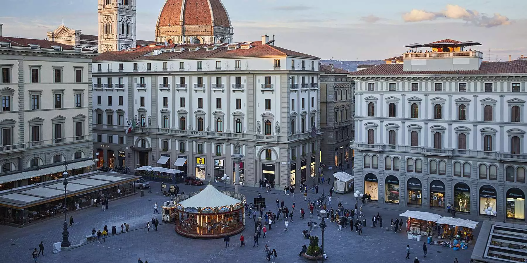 Ĉi tiu Italia Hotela Suite Havas la Plej Belan Vidon de la Duomo de Florenco — Vidu la Fotojn