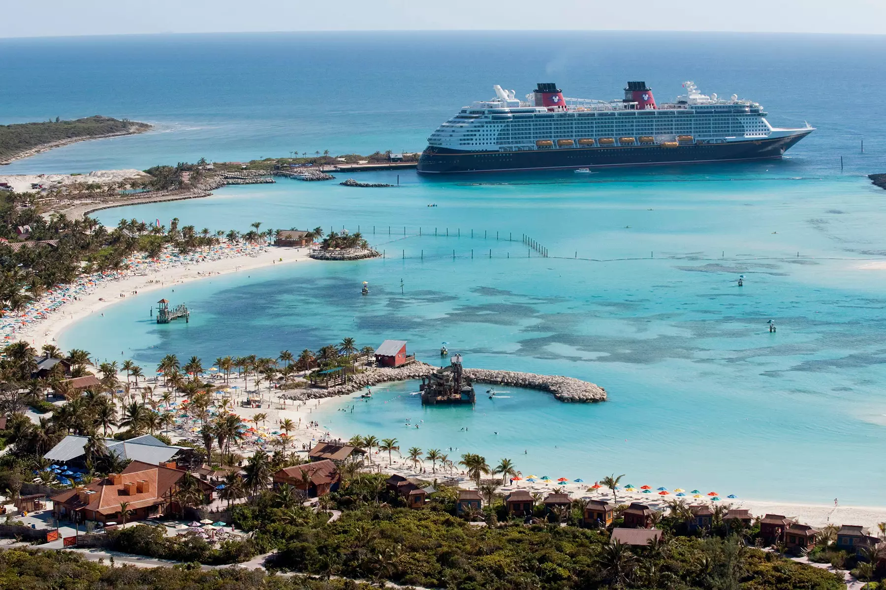 Disney Dream-ը նստում է Բահամյան կղզիների Castaway Cay-ում