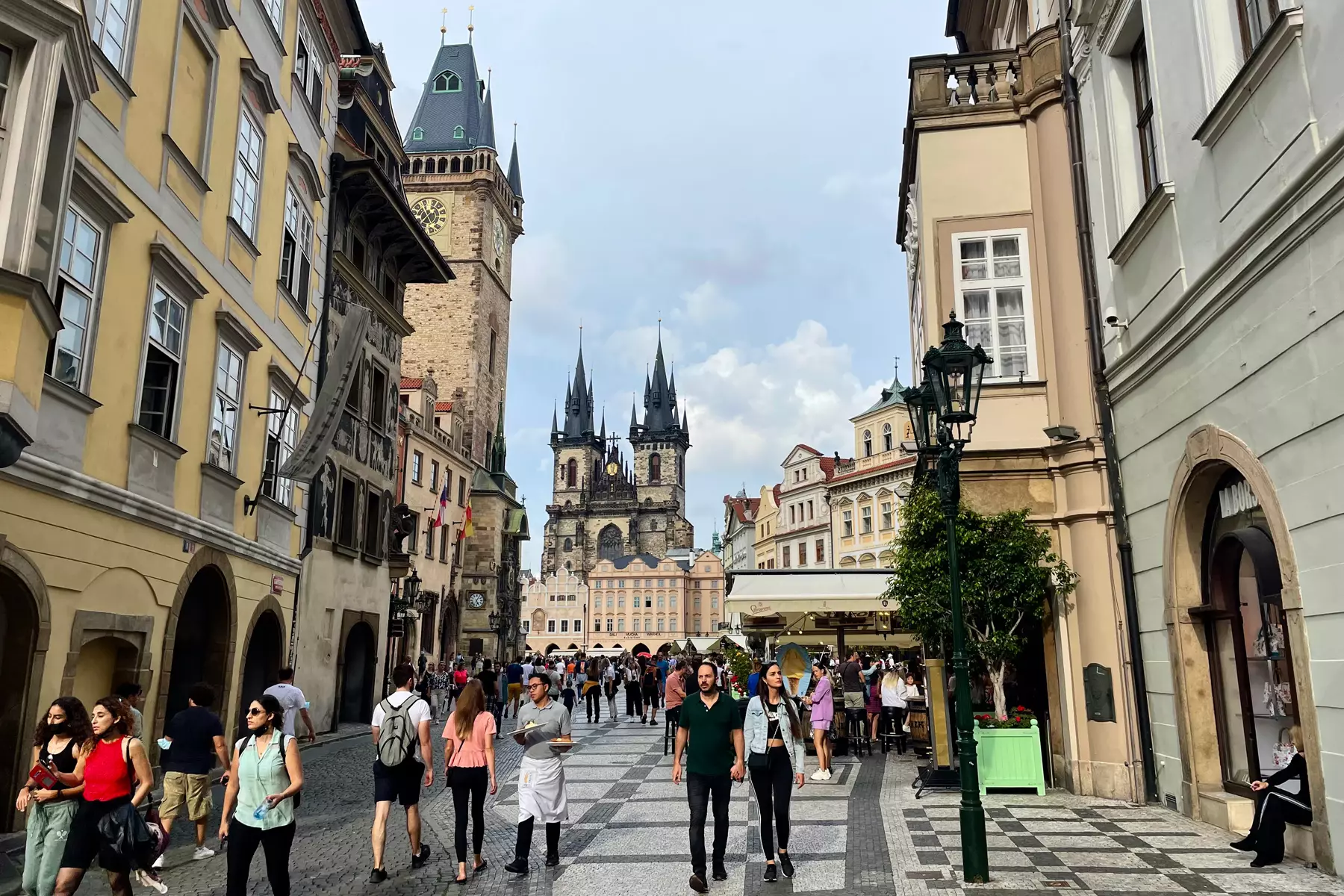 Городские сцены из Праги во время пандемии Covid-19