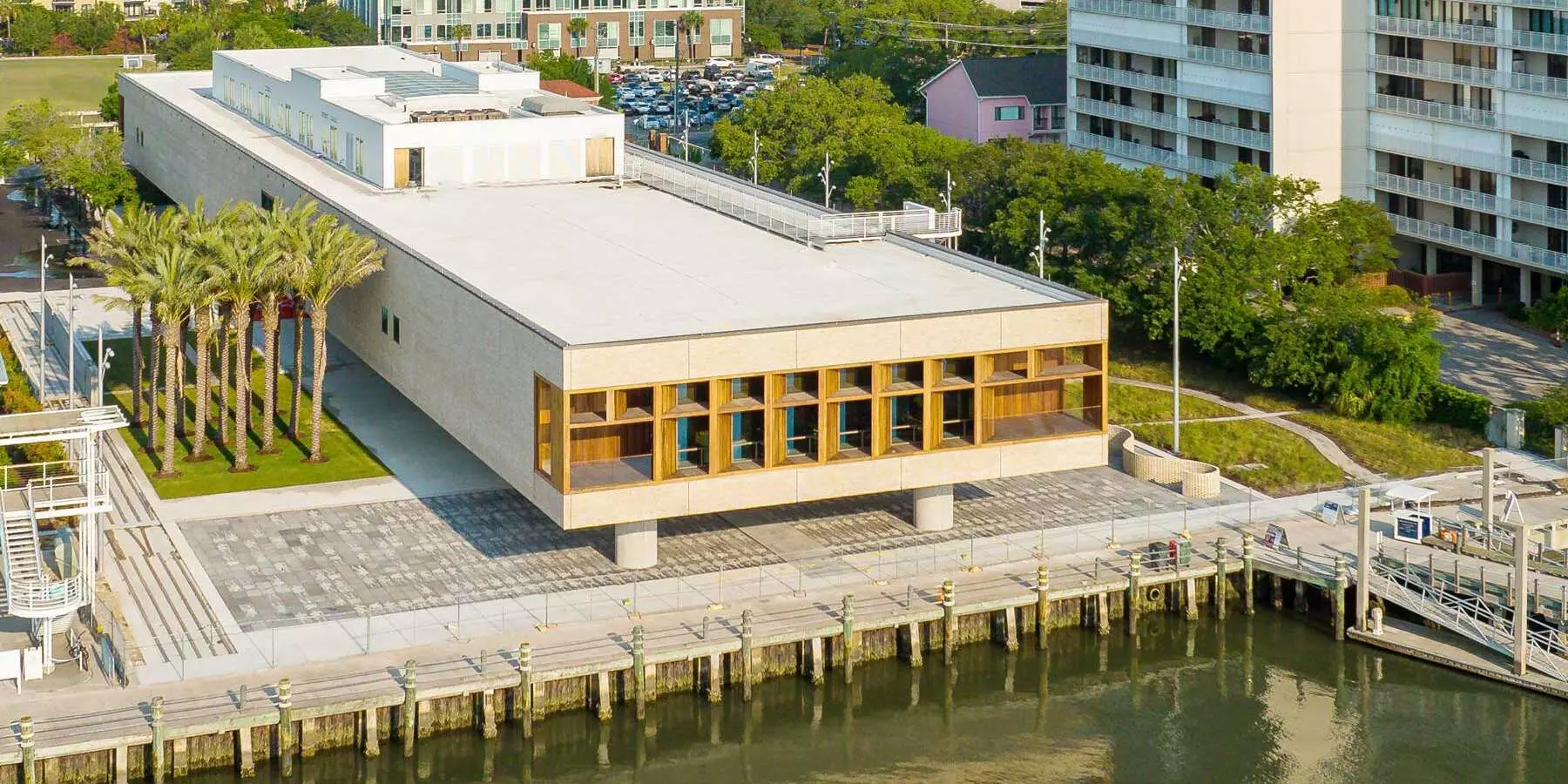 يتم افتتاح المتحف الأمريكي الأفريقي الدولي الجديد في موقع ميناء تاريخي لتجارة الرقيق
