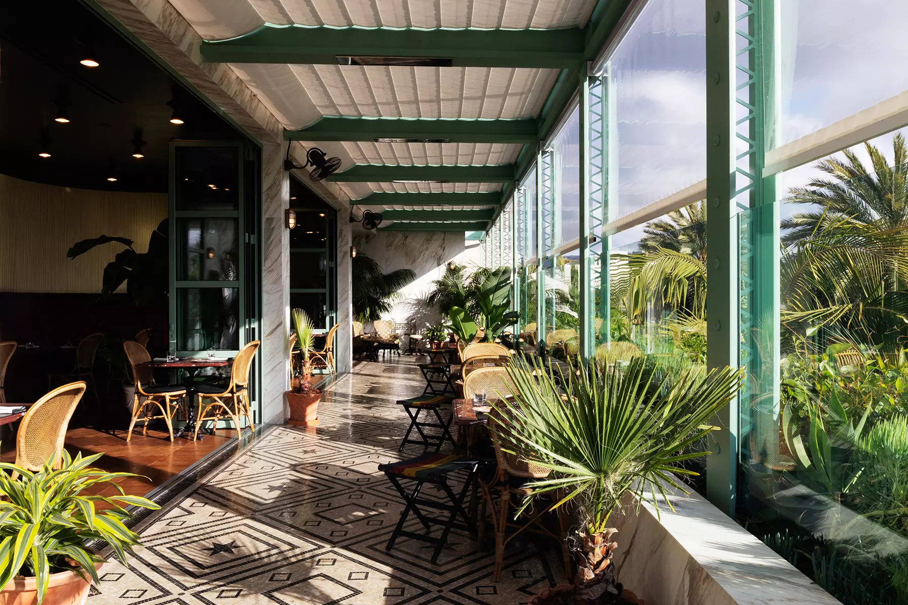 Interior da Gucci Osteria Beverly Hill