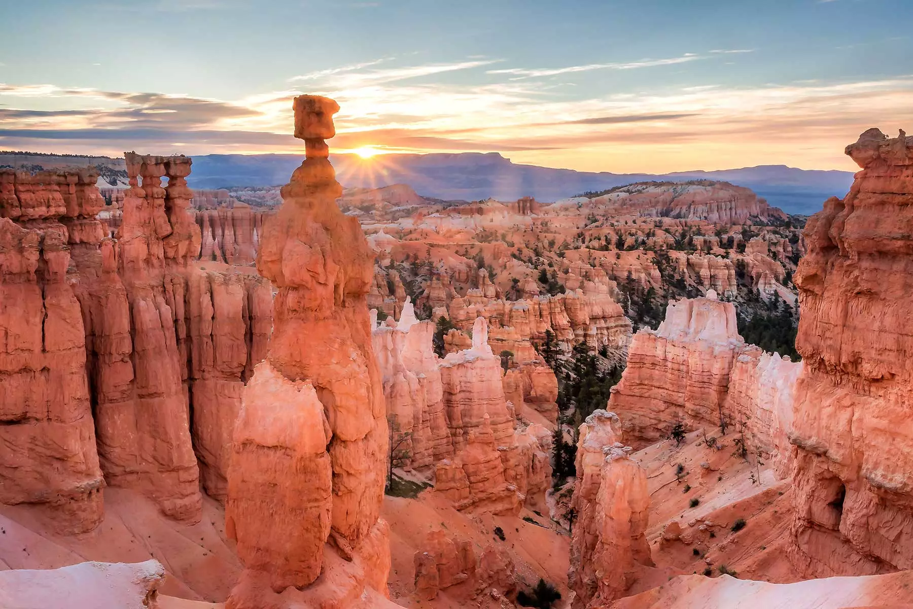 Sončni vzhod v narodnem parku Bryce Canyon v Utahu