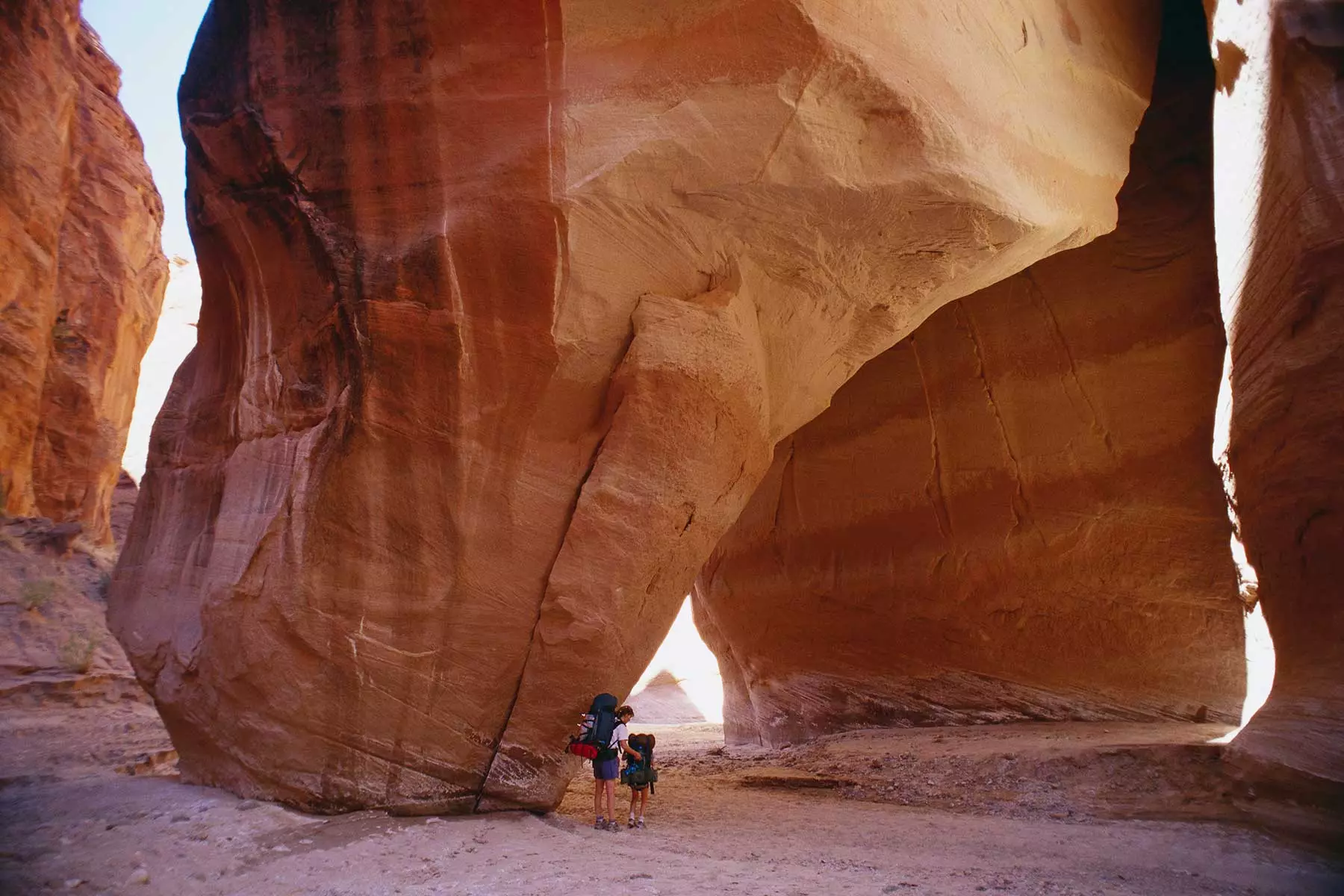 Hikers yn Paria Canyon yn Utah