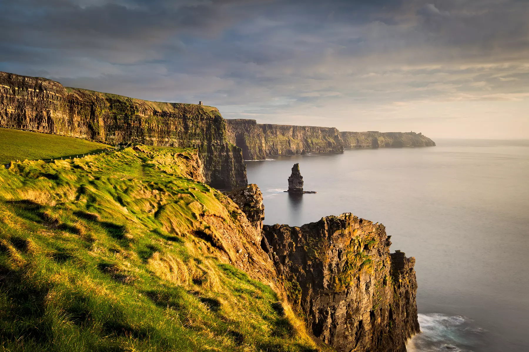 Moherske pečine ob sončnem zahodu, Doolin, Clare, Irska