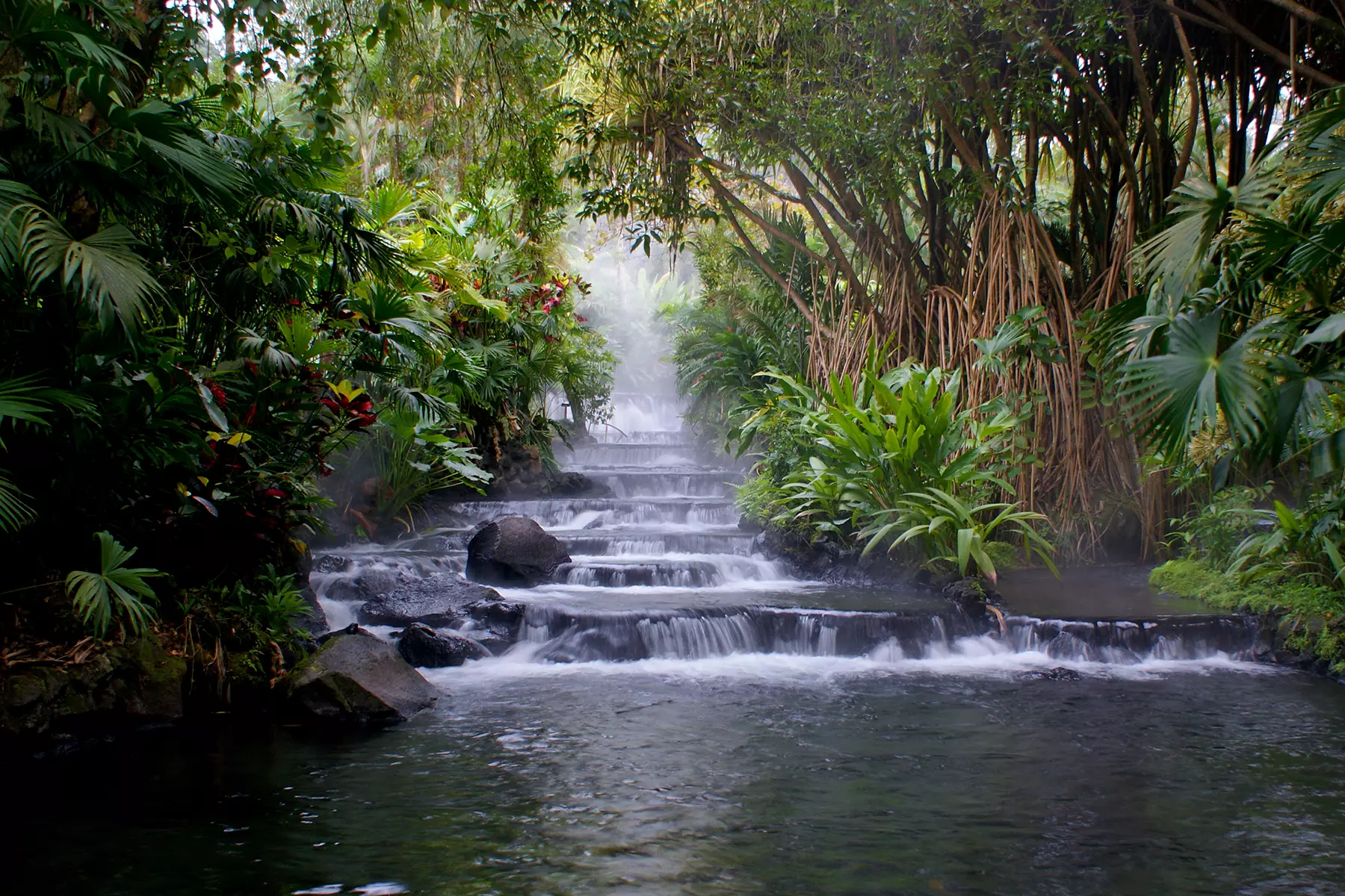 Varma källor i La Fortuna, Costa Rica nära vulkanen Arenal