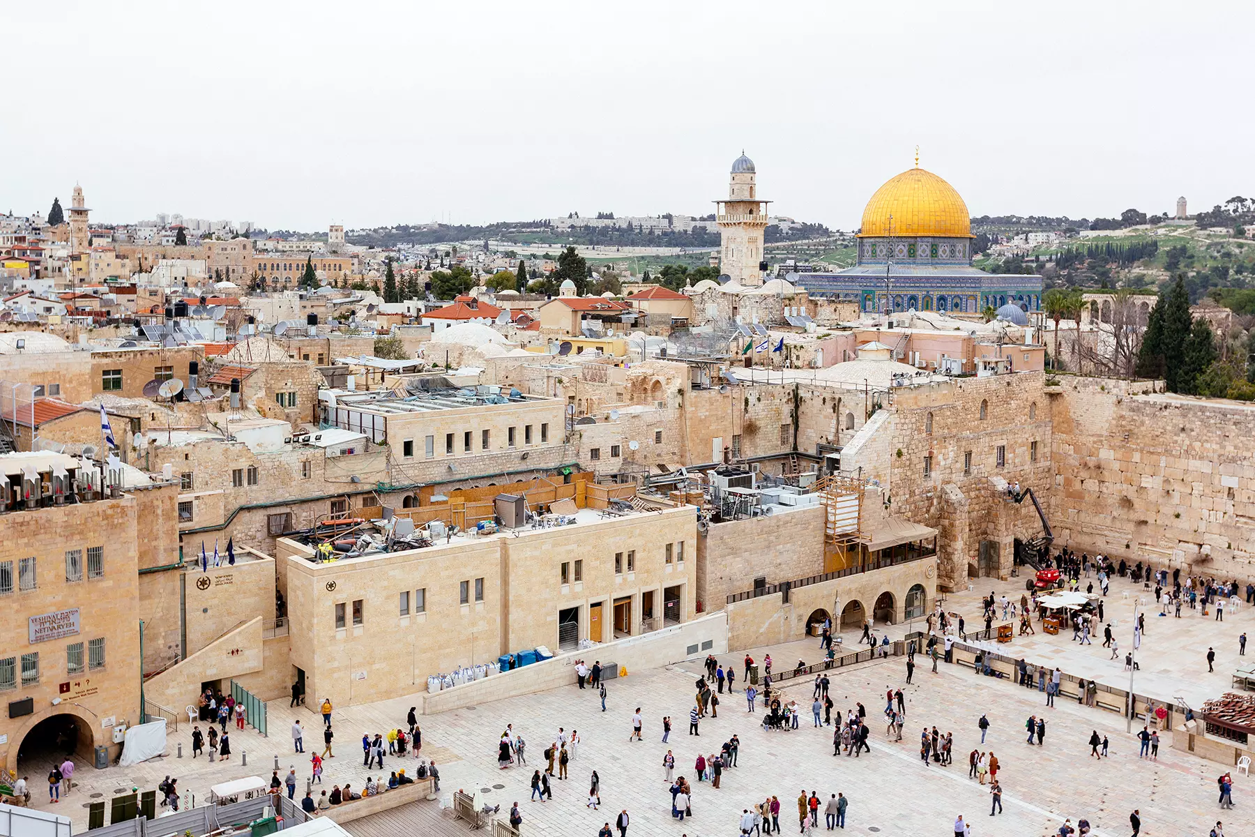 အနောက်တံတိုင်းနှင့် Dome of Rock၊ အစ္စရေးနိုင်ငံ ဂျေရုဆလင်ရှိ ခရီးသွားများ