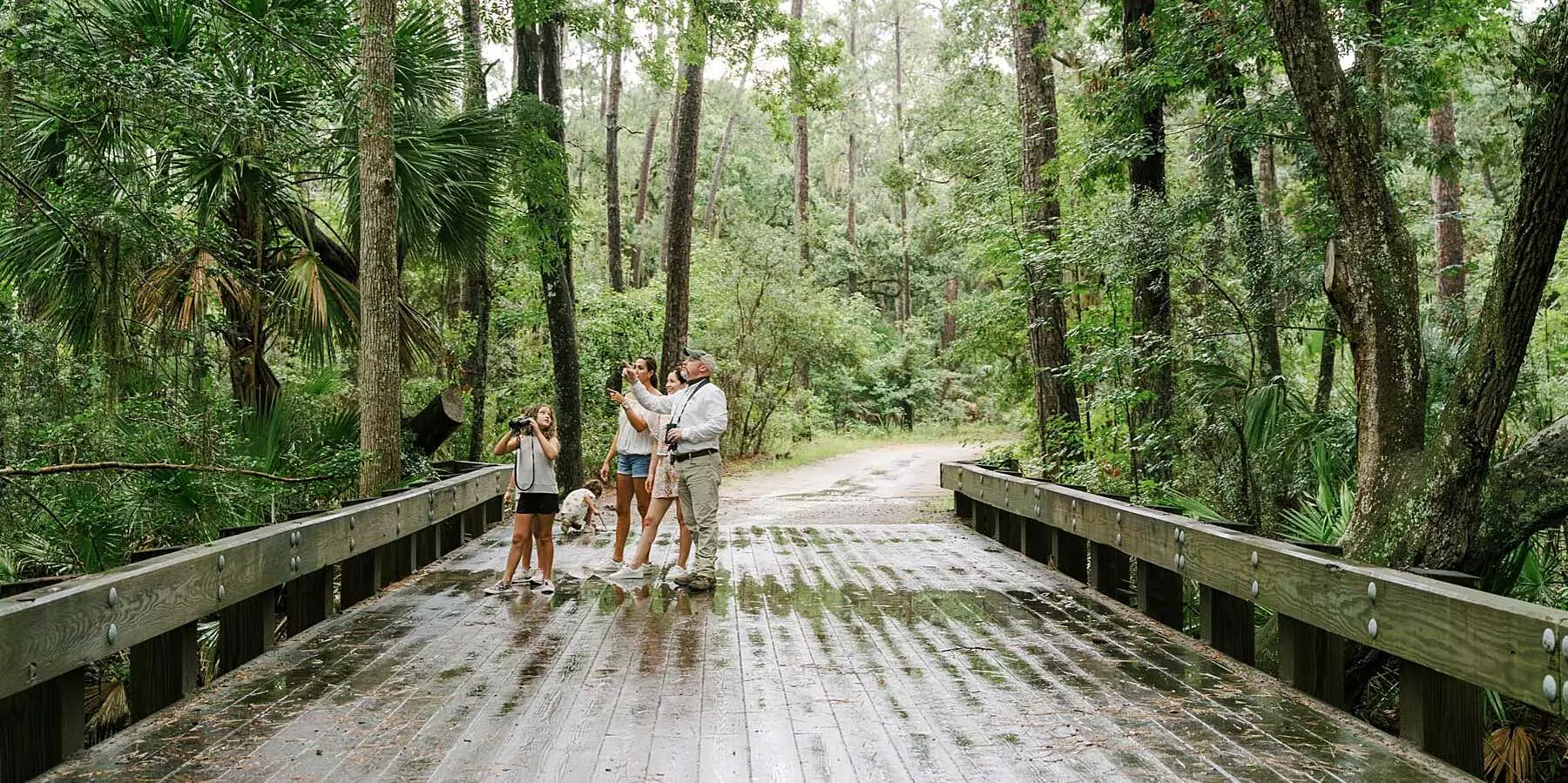 12 Mga Hotel sa Buong Mundo na Nag-aalok ng Forest Bathing, Meditation, at Transformative Nature Activities