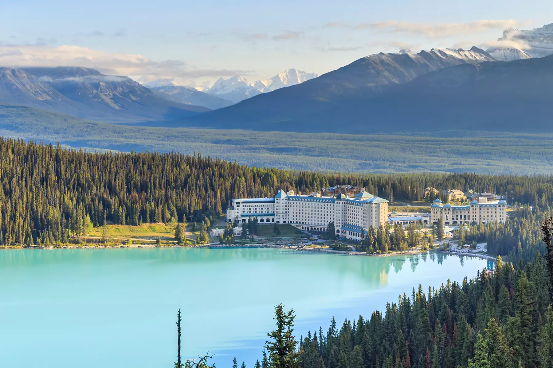 Sa gawas nga talan-awon sa Fairmont Chateau Lake Louise