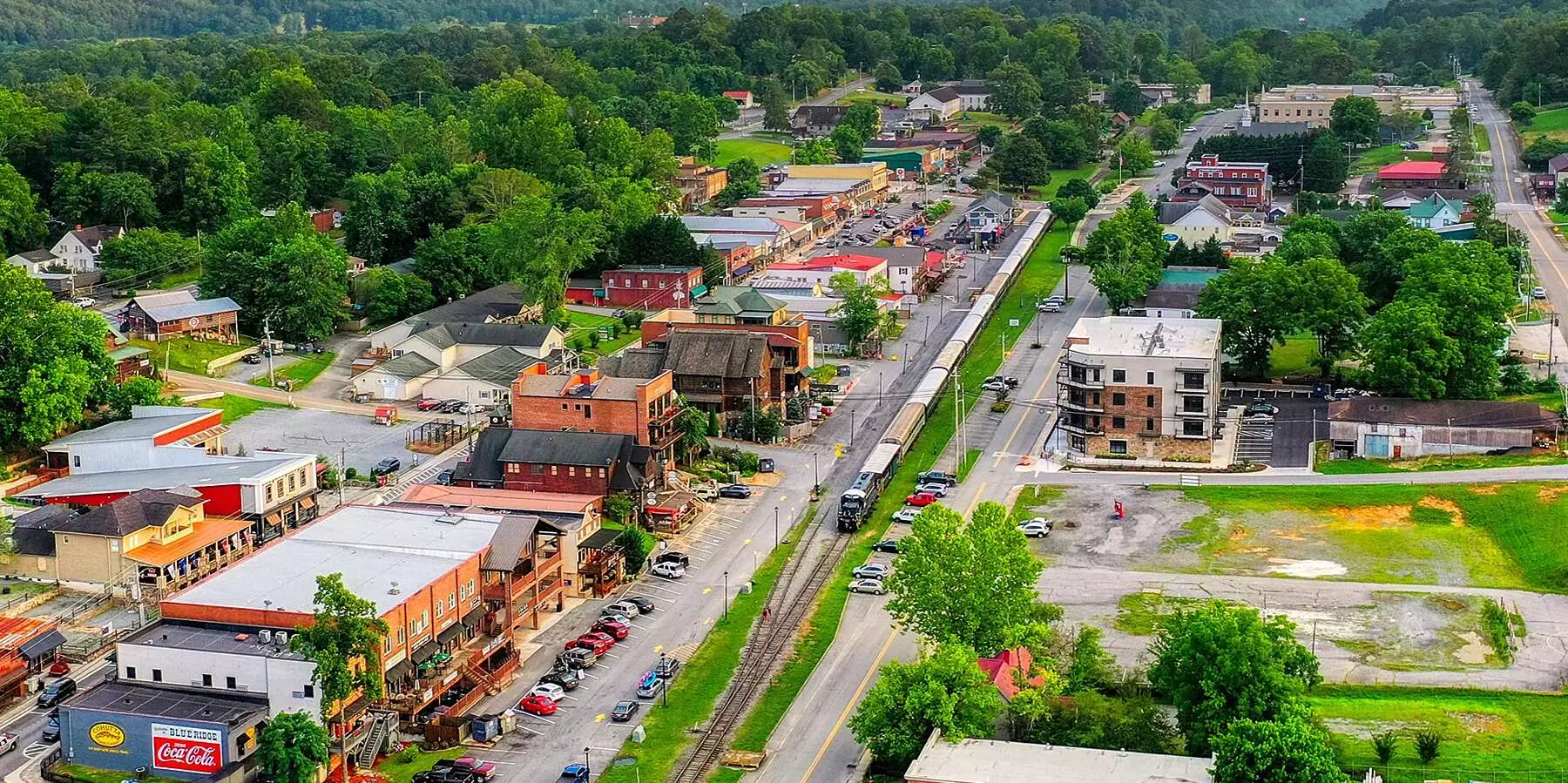 جارجیا کے 10 بہترین چھوٹے شہر جو جنوبی توجہ سے بھرے ہوئے ہیں۔