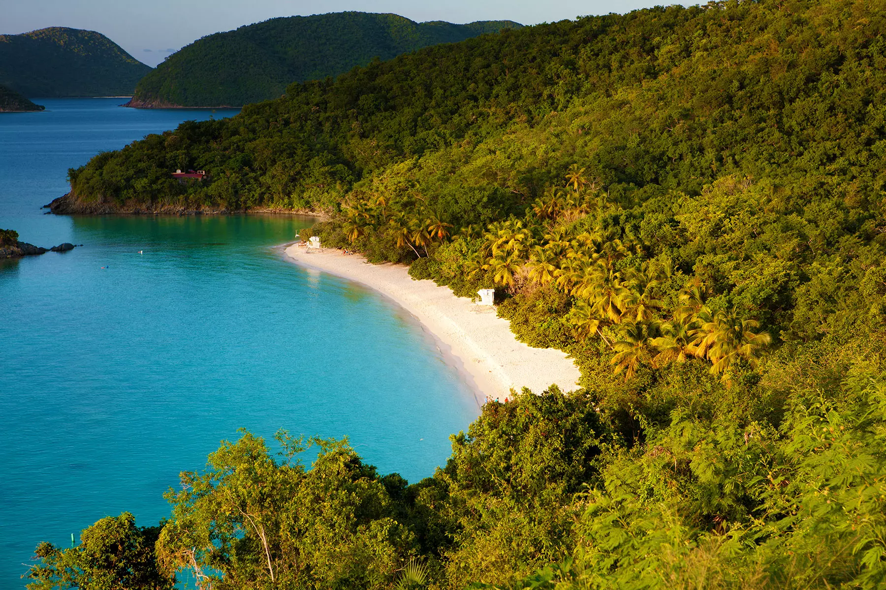 hnub poob ntawm Trunk Bay, St.John, US Virgin Islands