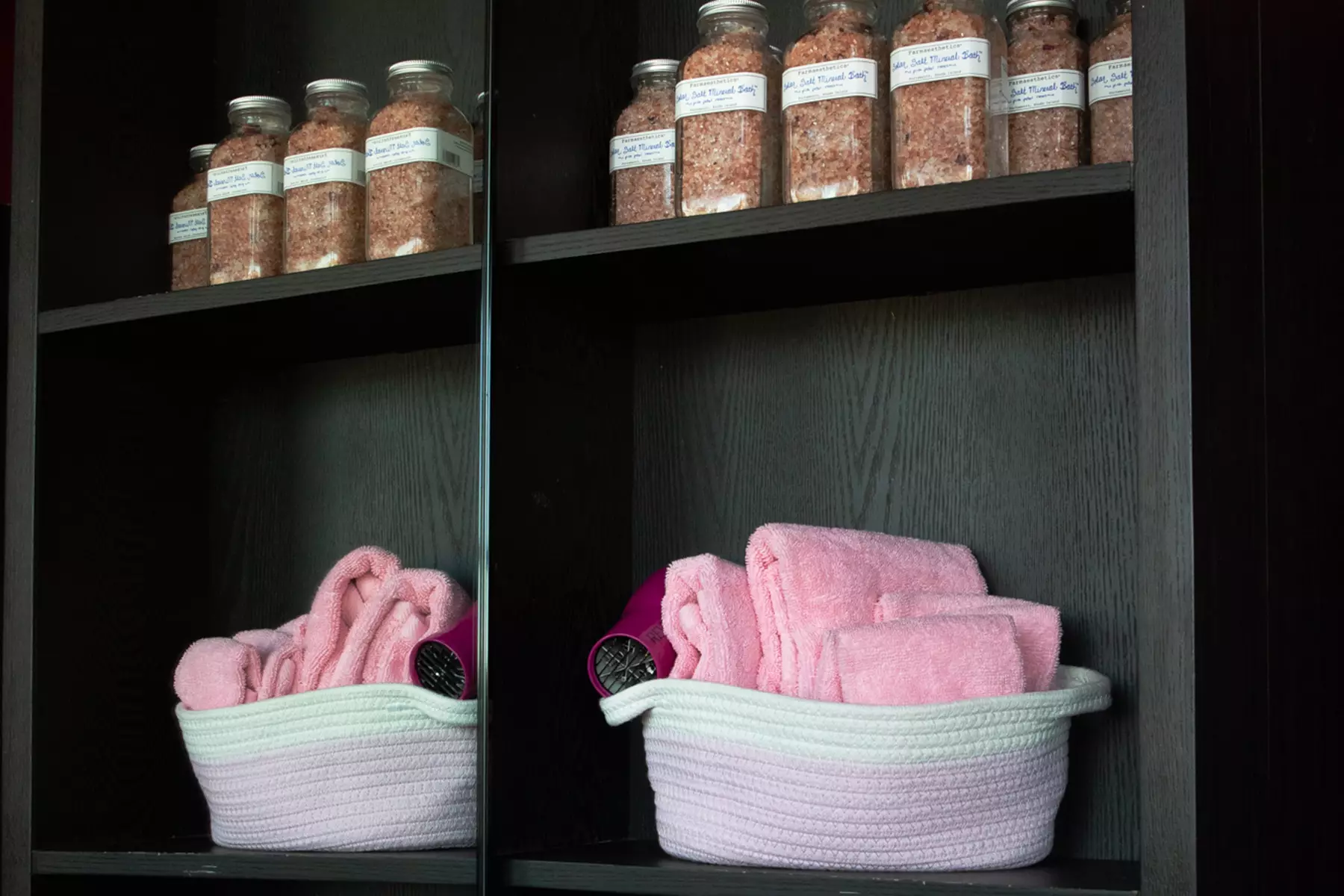 Детали ванны в Walker Tribeca для Месяца осведомленности о раке молочной железы