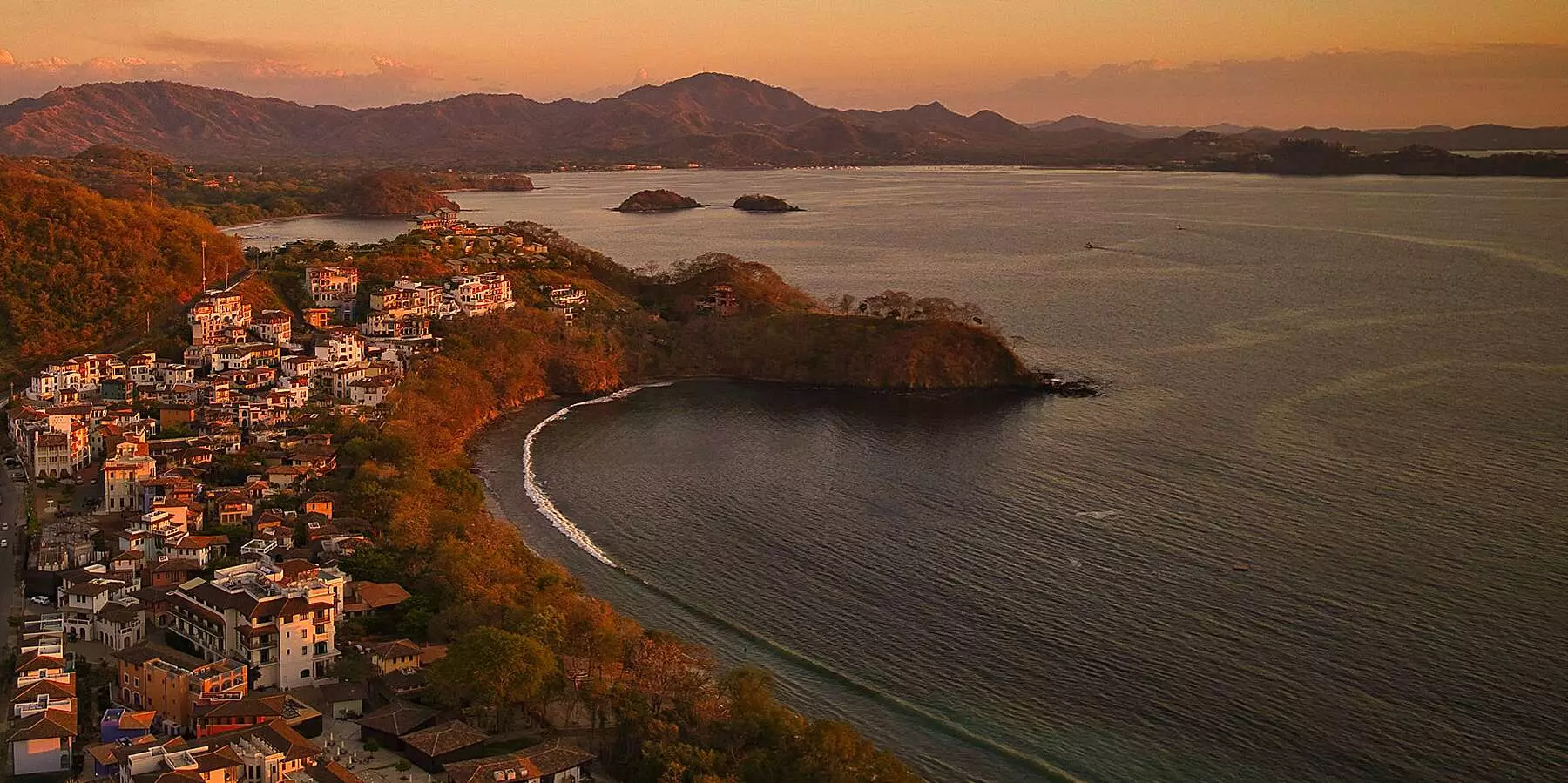 À l'intérieur de Las Catalinas - les voyageurs de la ville balnéaire sans voiture du Costa Rica affluent maintenant