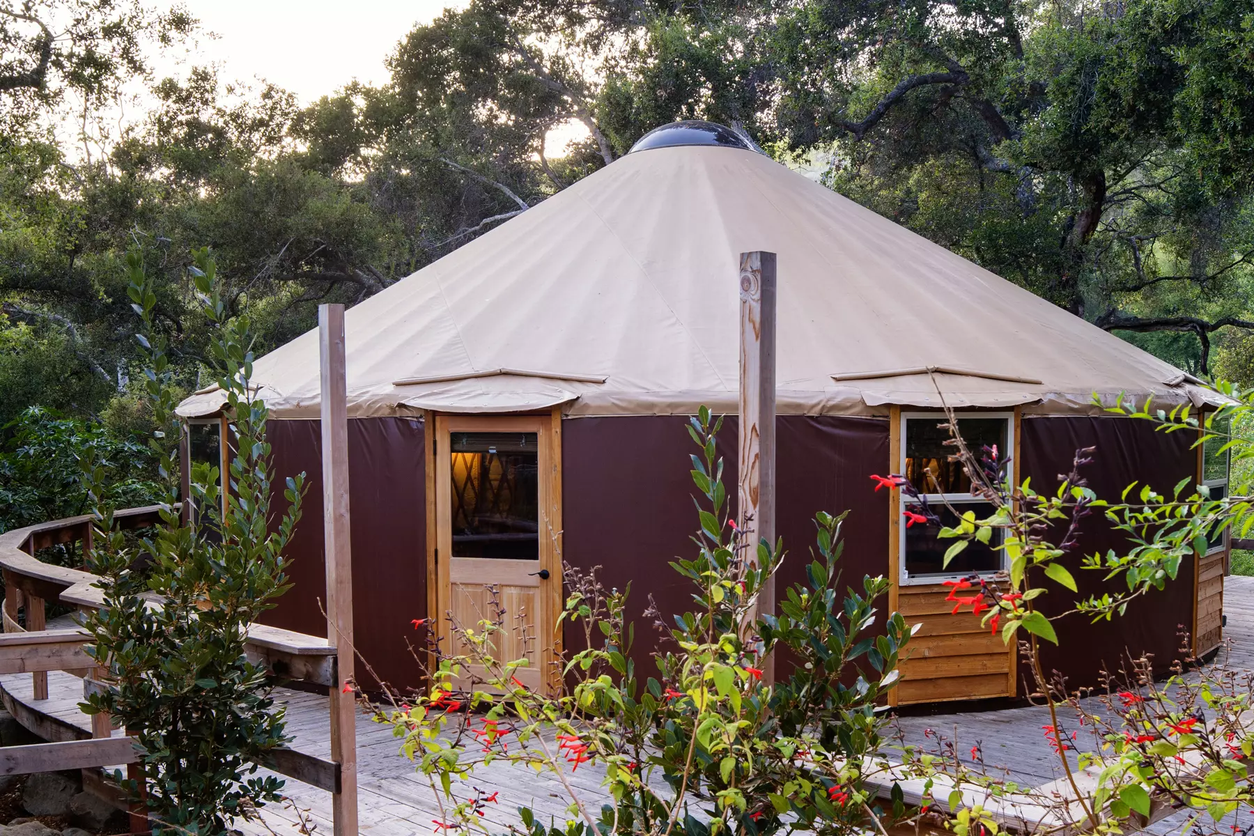 El Capitan Canyon eachtraíochta yurt taobh amuigh