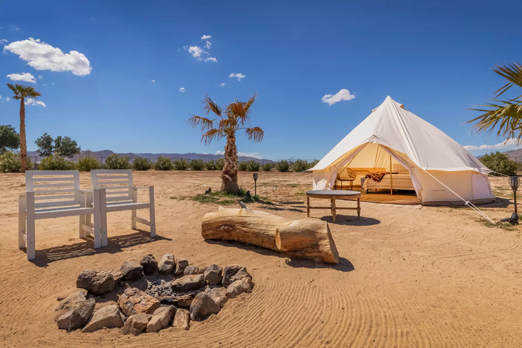 Hanze y'amacumbi mu nzu ya Castle House muri Joshua Tree, California