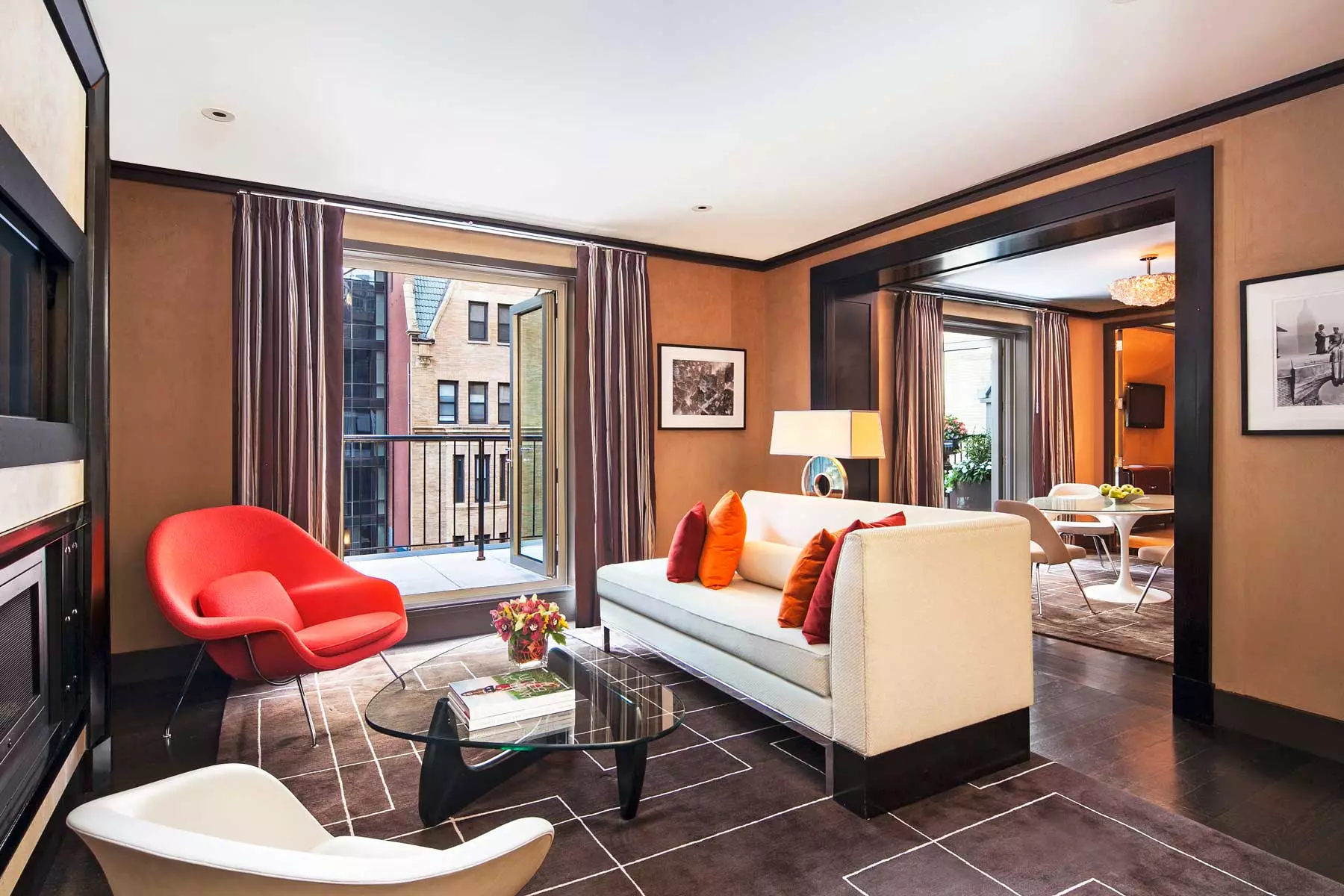 التصميم الداخلي لجناح في The Chatwal ، تم التصويت عليه كأحد أفضل الفنادق في مدينة نيويورك