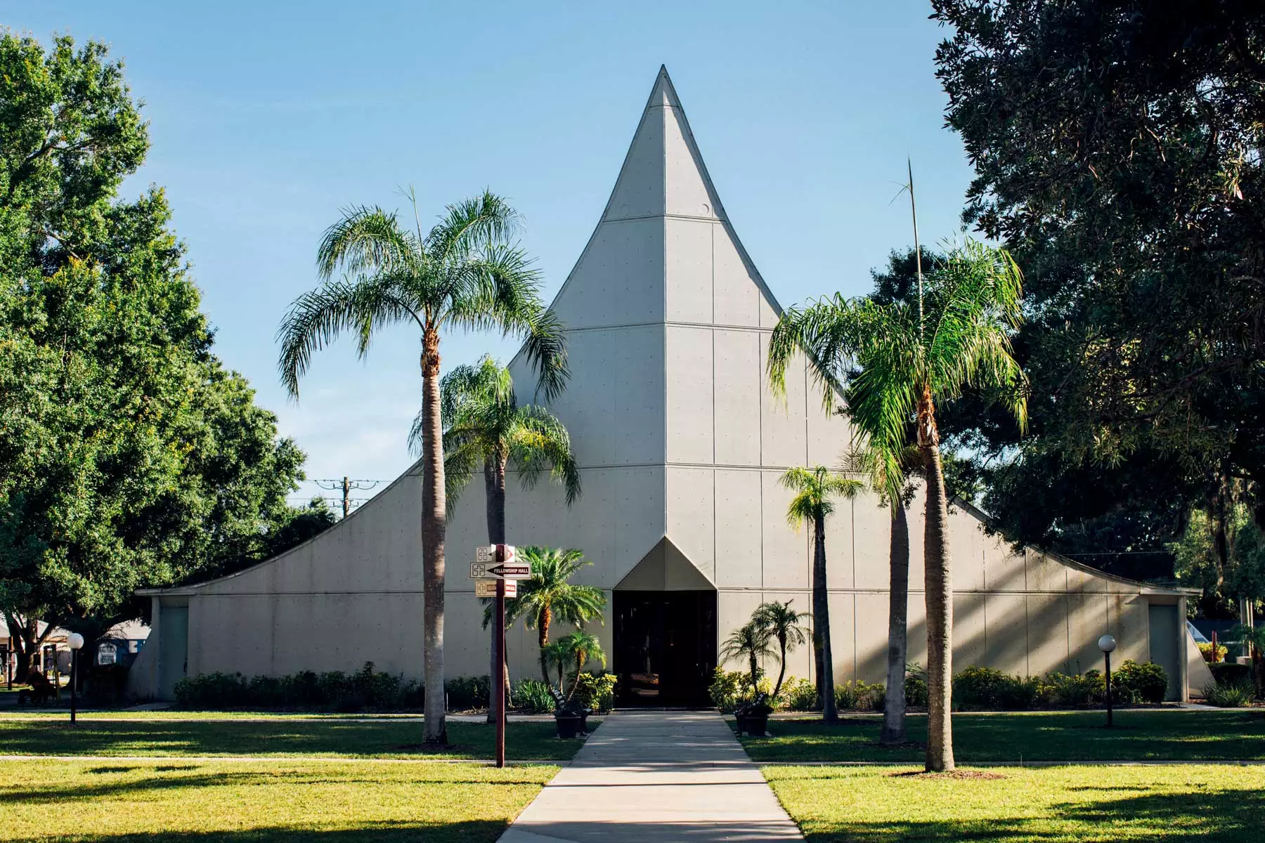 Ydersiden af St Paul Lutheran Church i Sarasota, Florida