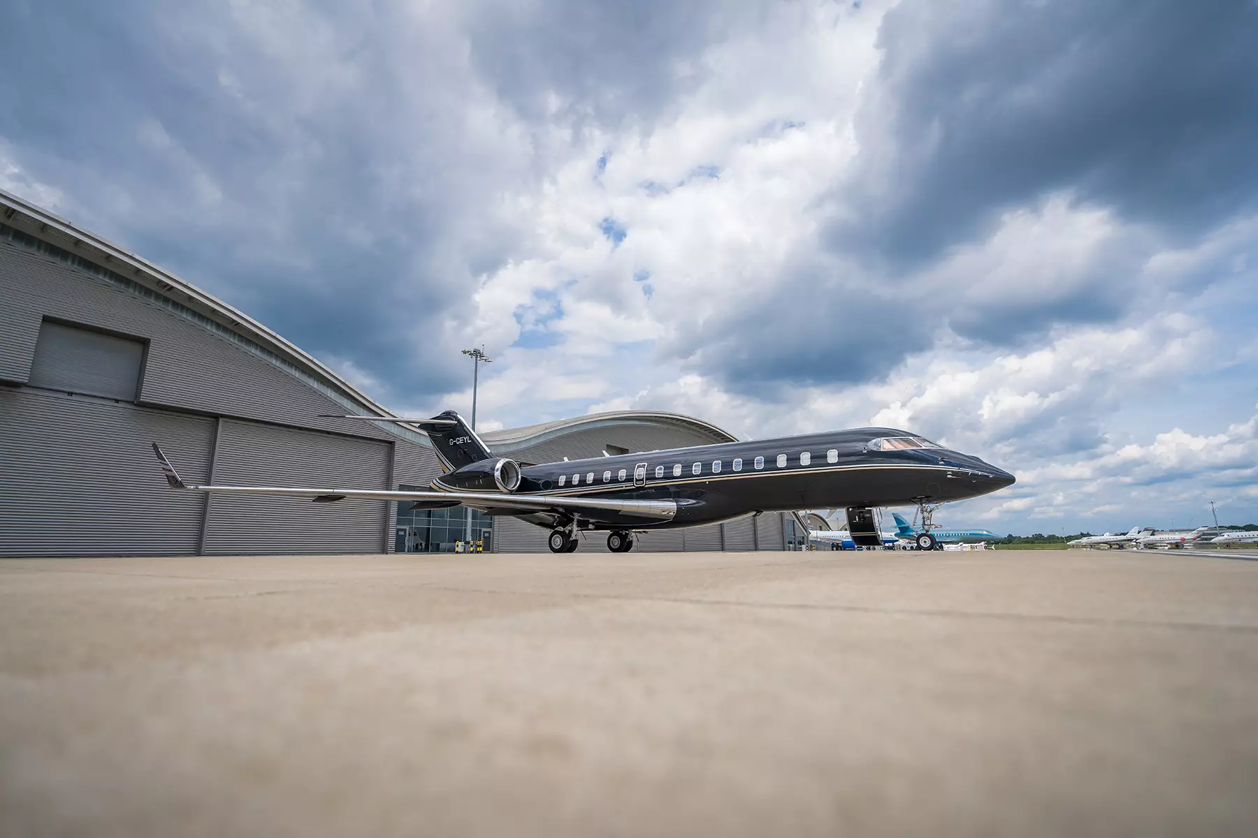 Bir asfaltta Global 6000 özel jet