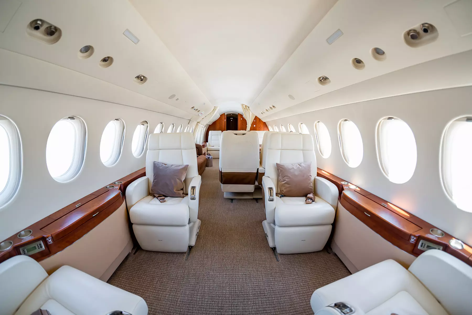 የ Falcon 7X 9H-SXT የግል አውሮፕላን የውስጥ ክፍል