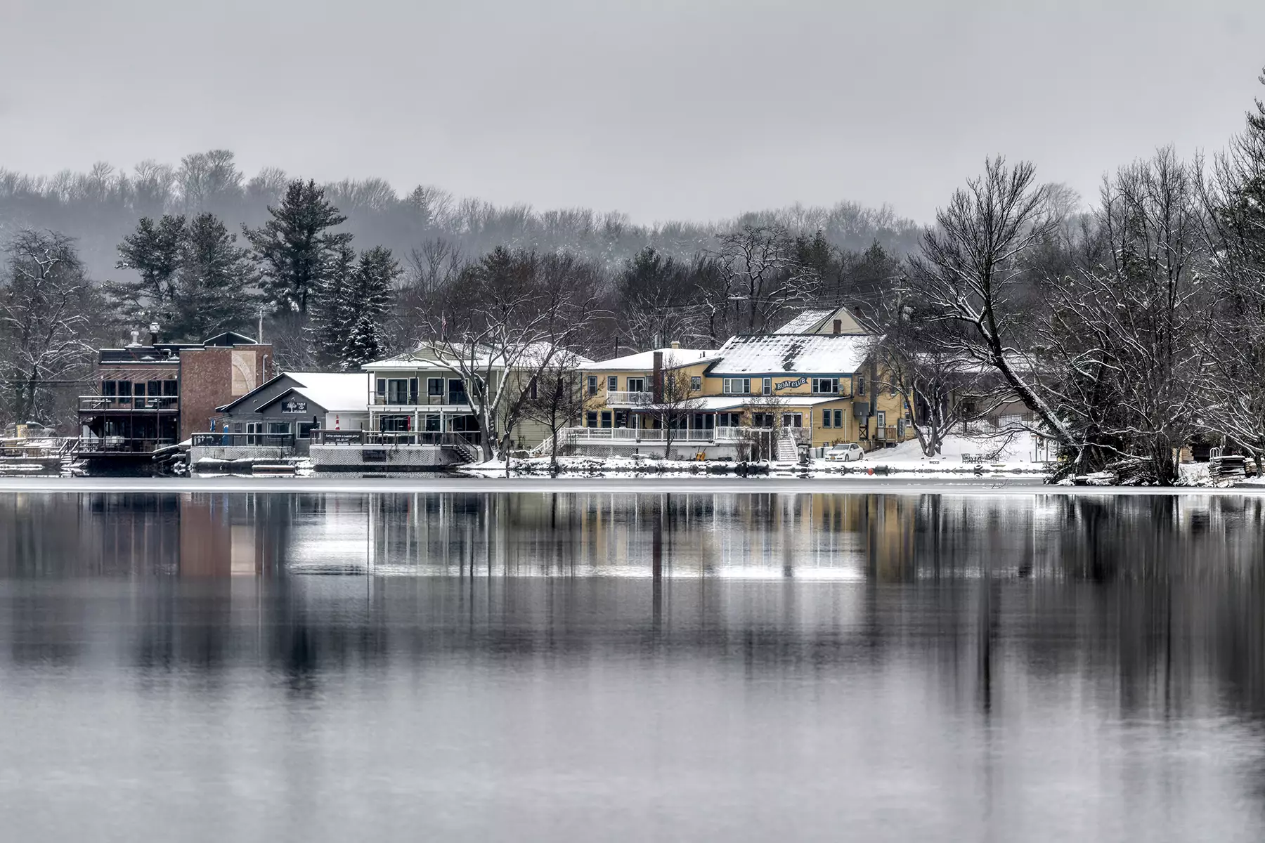 Winter oer Kauneonga Lake, NY