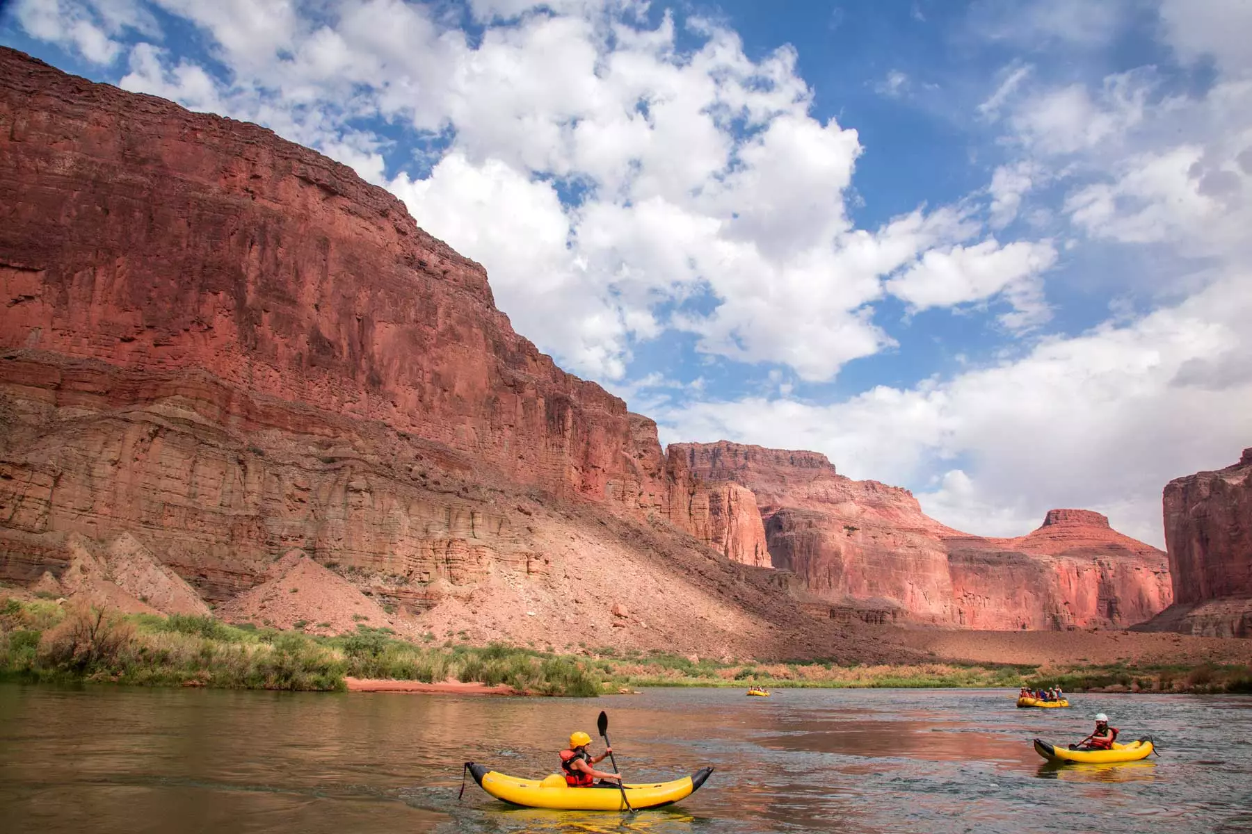 Kayaking ntawm Colorado River Grand Canyon Arizona