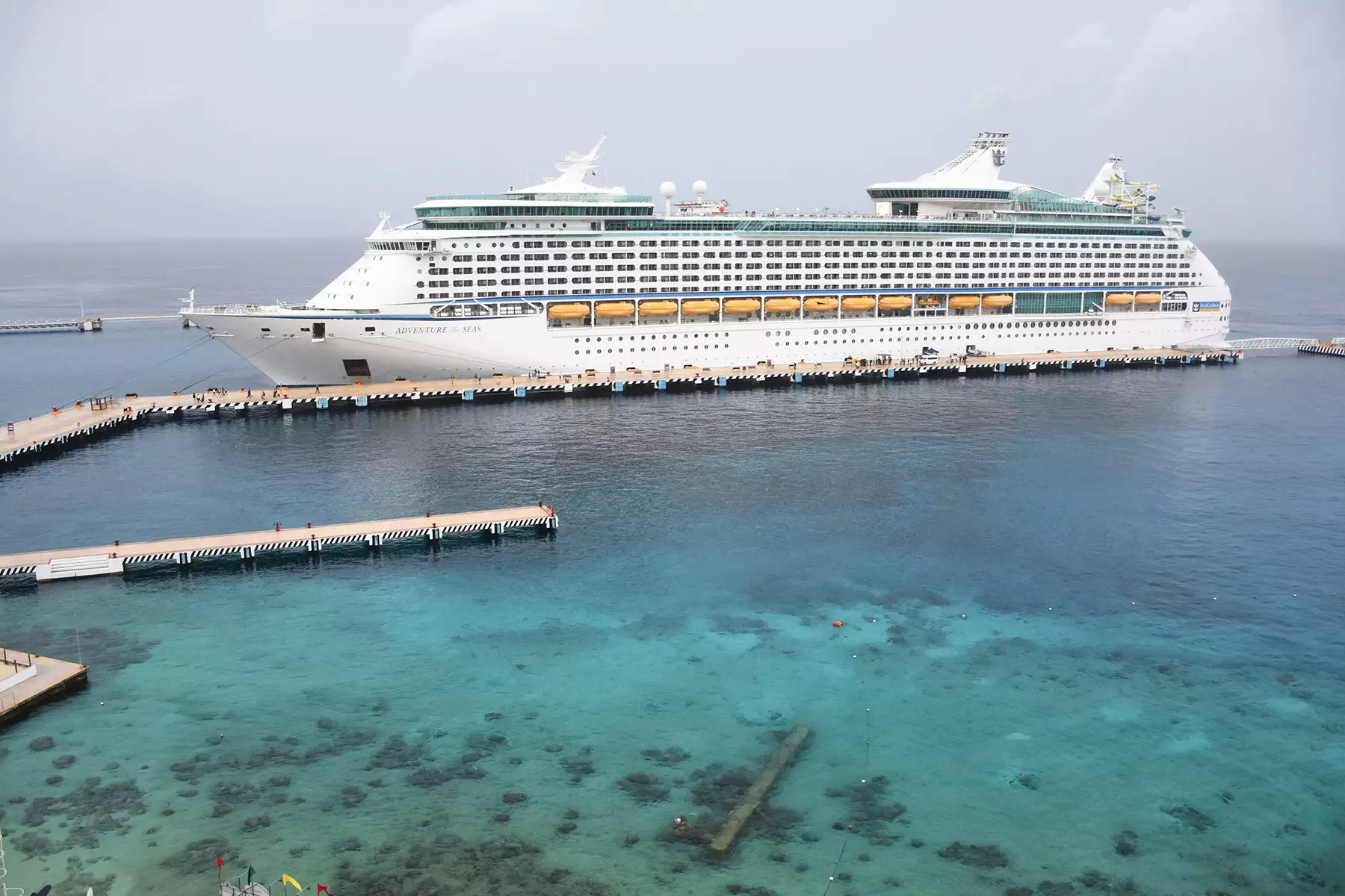 Ang Royal Caribbean cruise ship