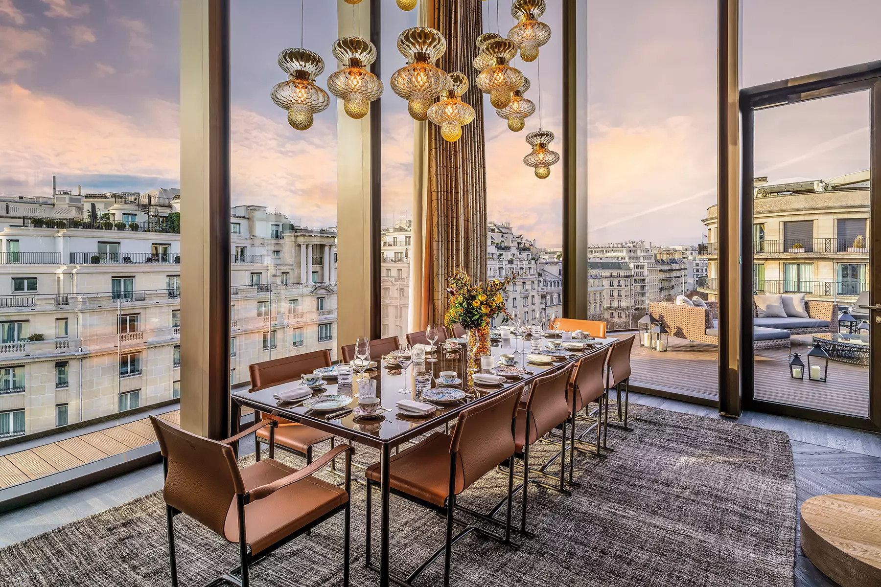 Odeya rûniştinê ya penthouse li Bulgari Paris