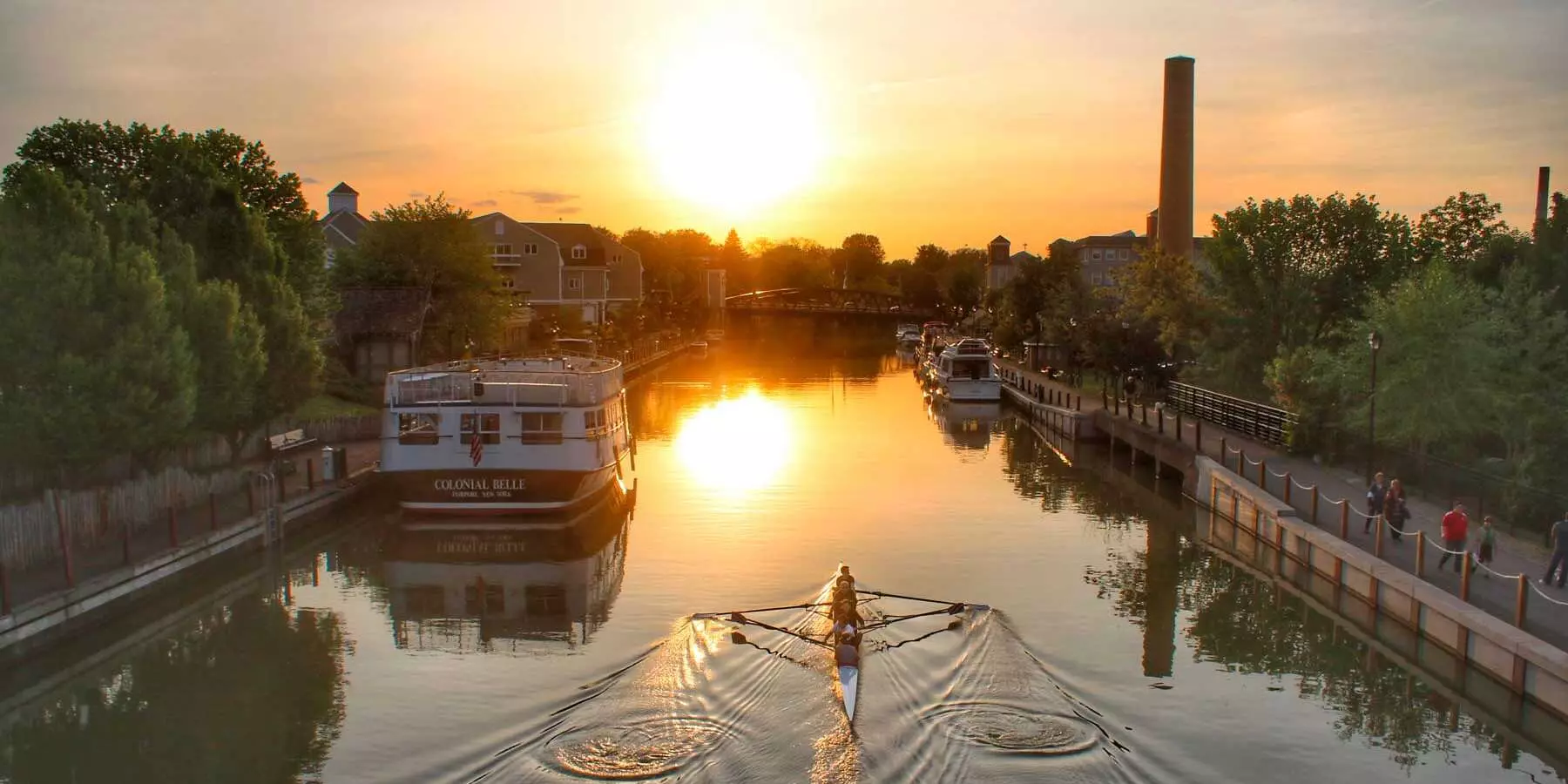 Hoe kinne jo in boattocht planne op it Erie-kanaal fan New York