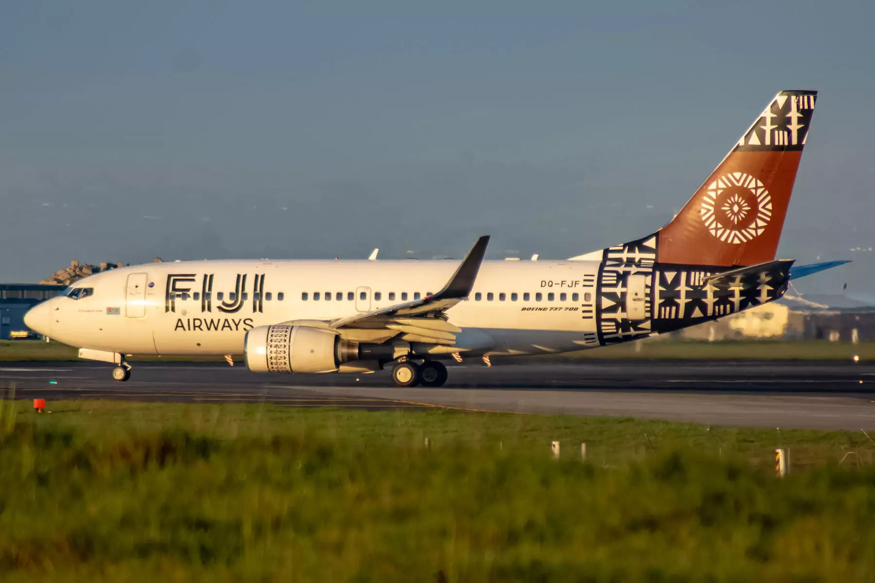 Fiji Airways 737, ඕක්ලන්ඩ් ජාත්‍යන්තර ගුවන් තොටුපළෙන් ගුවන් ගත වීමට පෙර කුලී රථ පැදවීම
