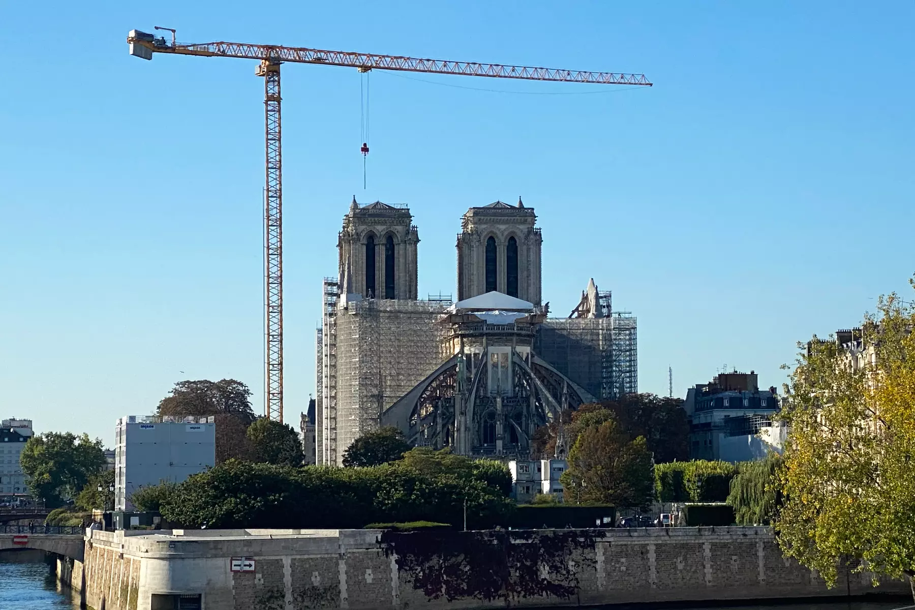 Ekim 2021'de Paris'teki Notre-Dame Katedrali'nde restorasyon